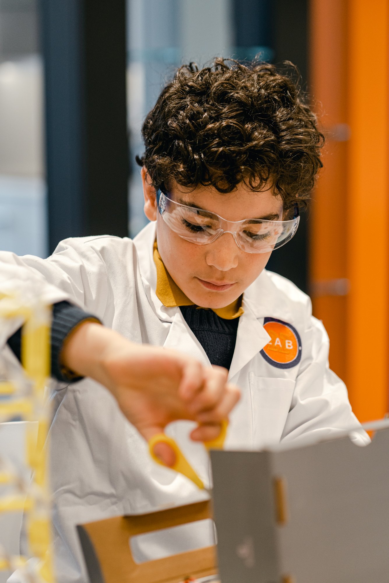 Tour - The LAB22 | Bespoke science lab for children