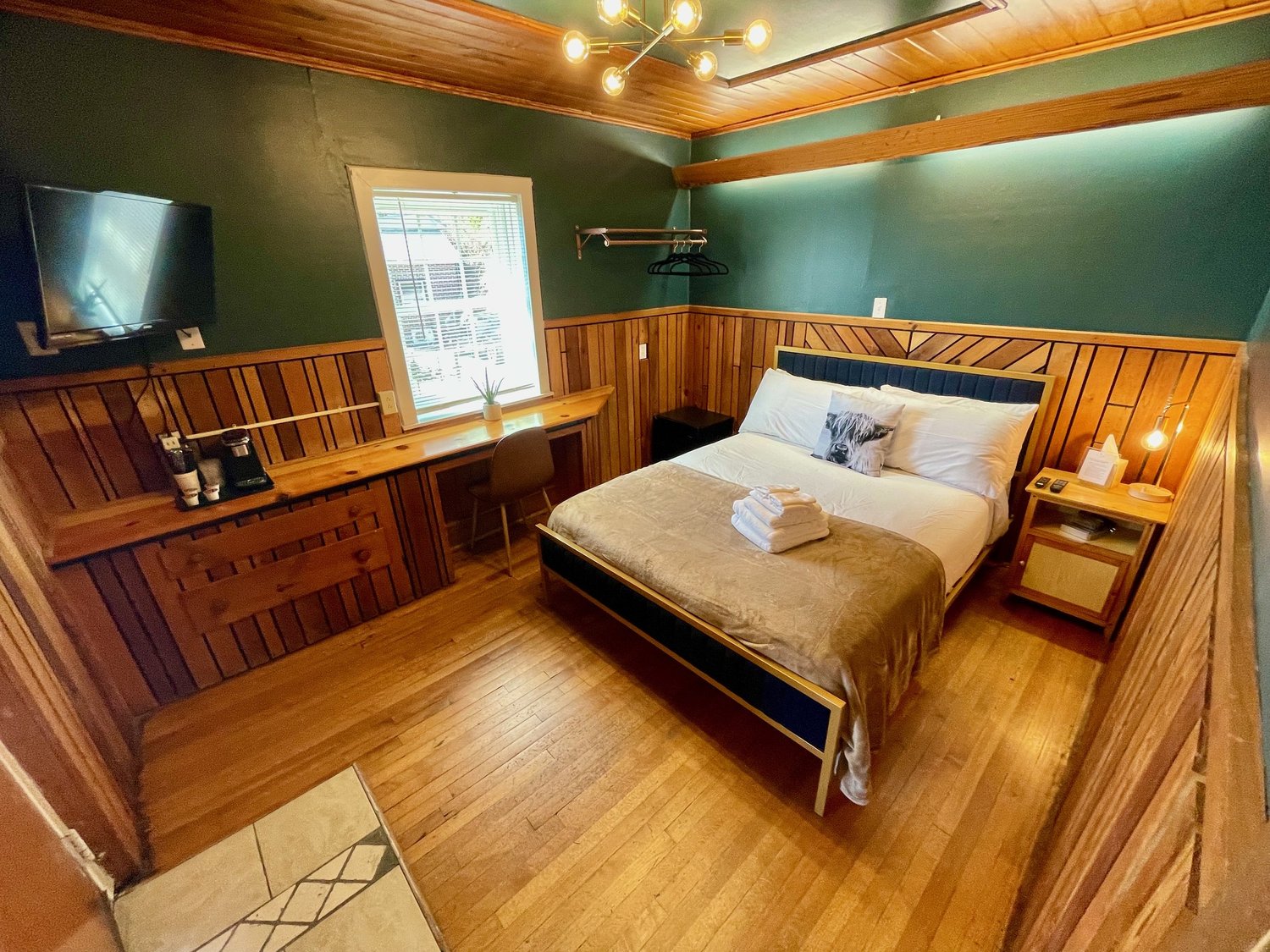 Rooms — Skyline Village Inn