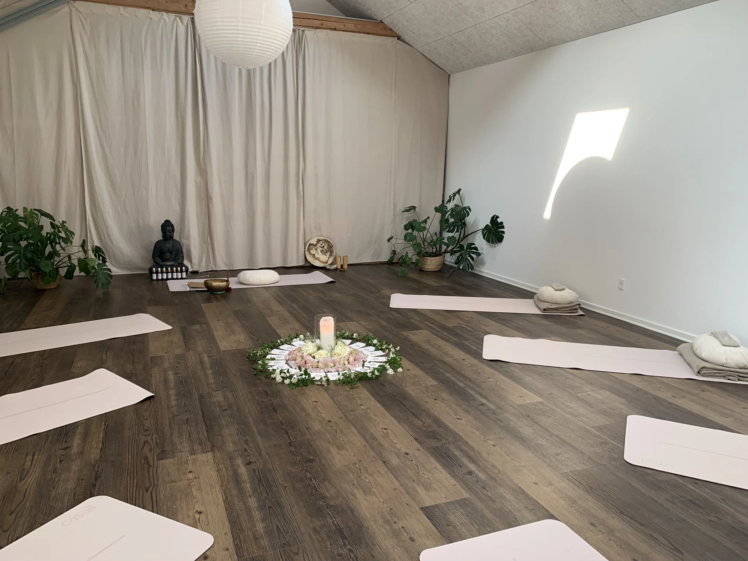 BLOOMING CIRCLE