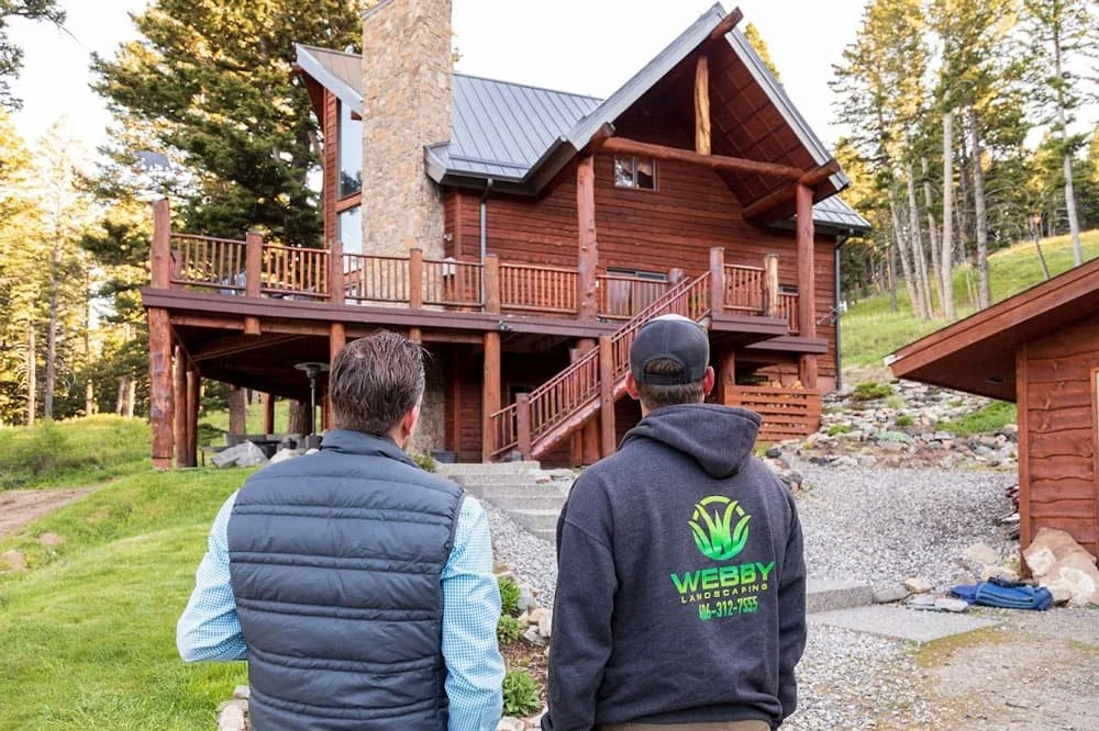 Log Home Landscaping Ideas for Your Acreage: 4 Expert Tips