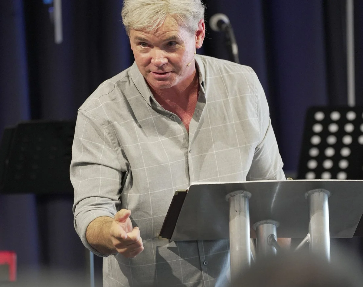 Teaching God’s Word in the United Kingdom — Calvary Chapel Magazine