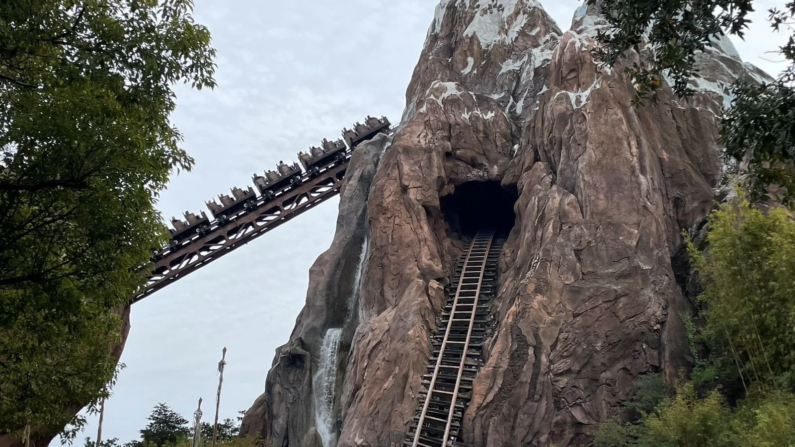 Here’s a list of the ride speeds of the fastest rides at Disney World ...