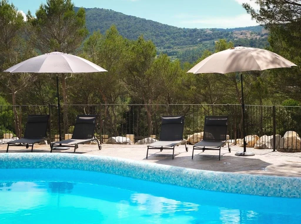 Domaine provençal au cœur du Vaucluse — La Pinède