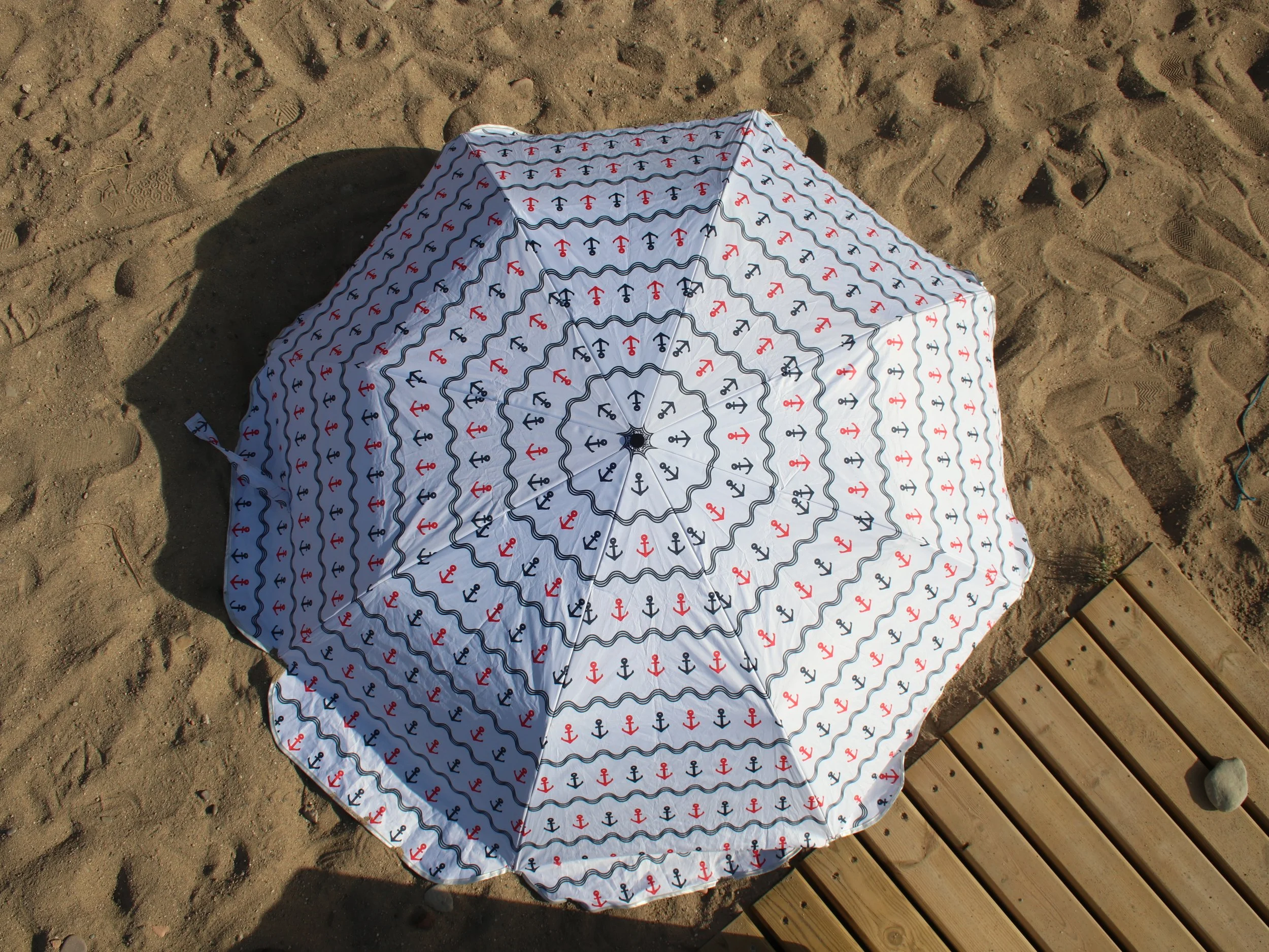 Petit Parasol Pliable, 39 cm replié pour 1 kilo, unique sur le marché