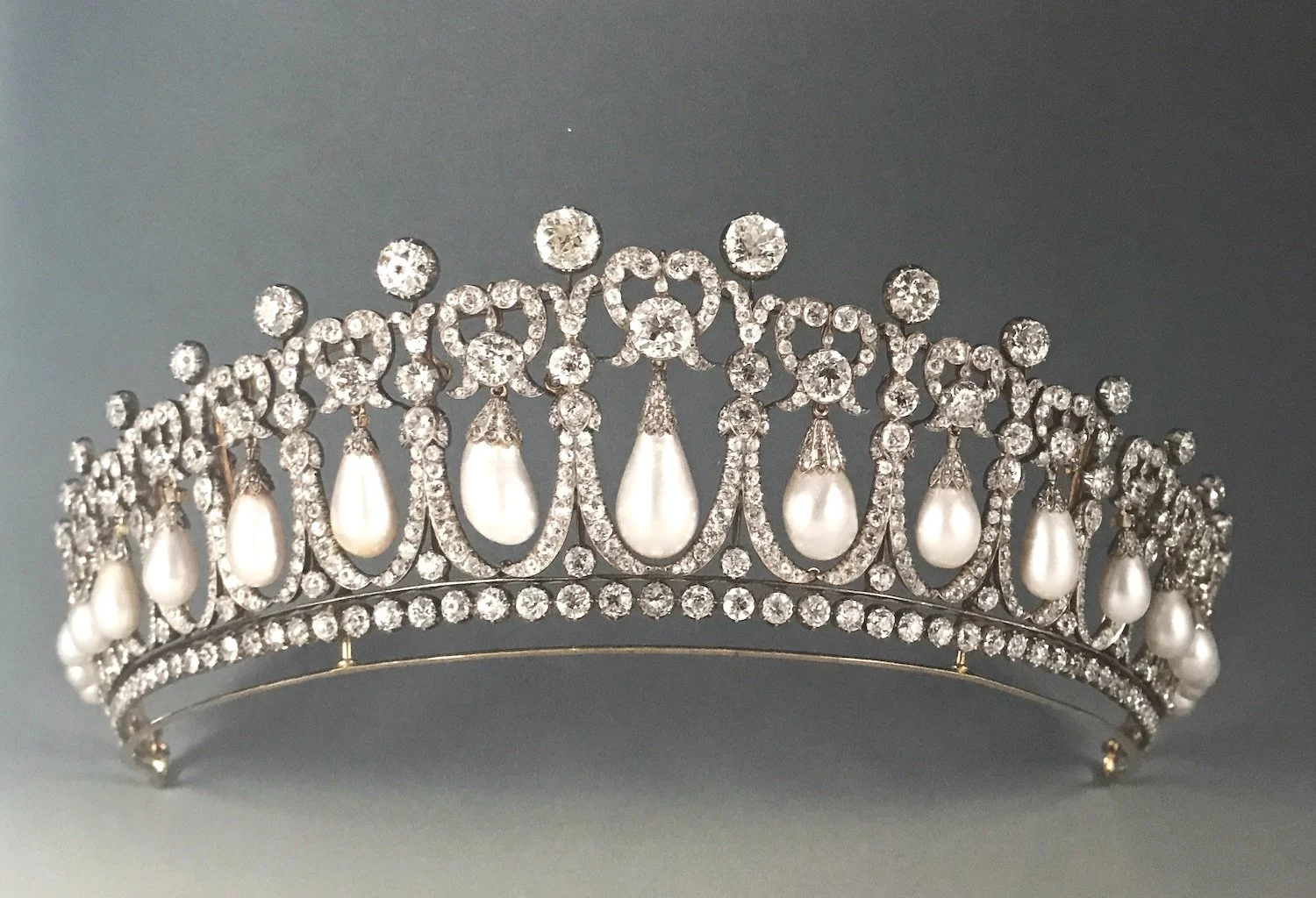 AN INSIGHT INTO PRINCESS DIANA'S FAVOURITE TIARA — Luis Miguel Howard