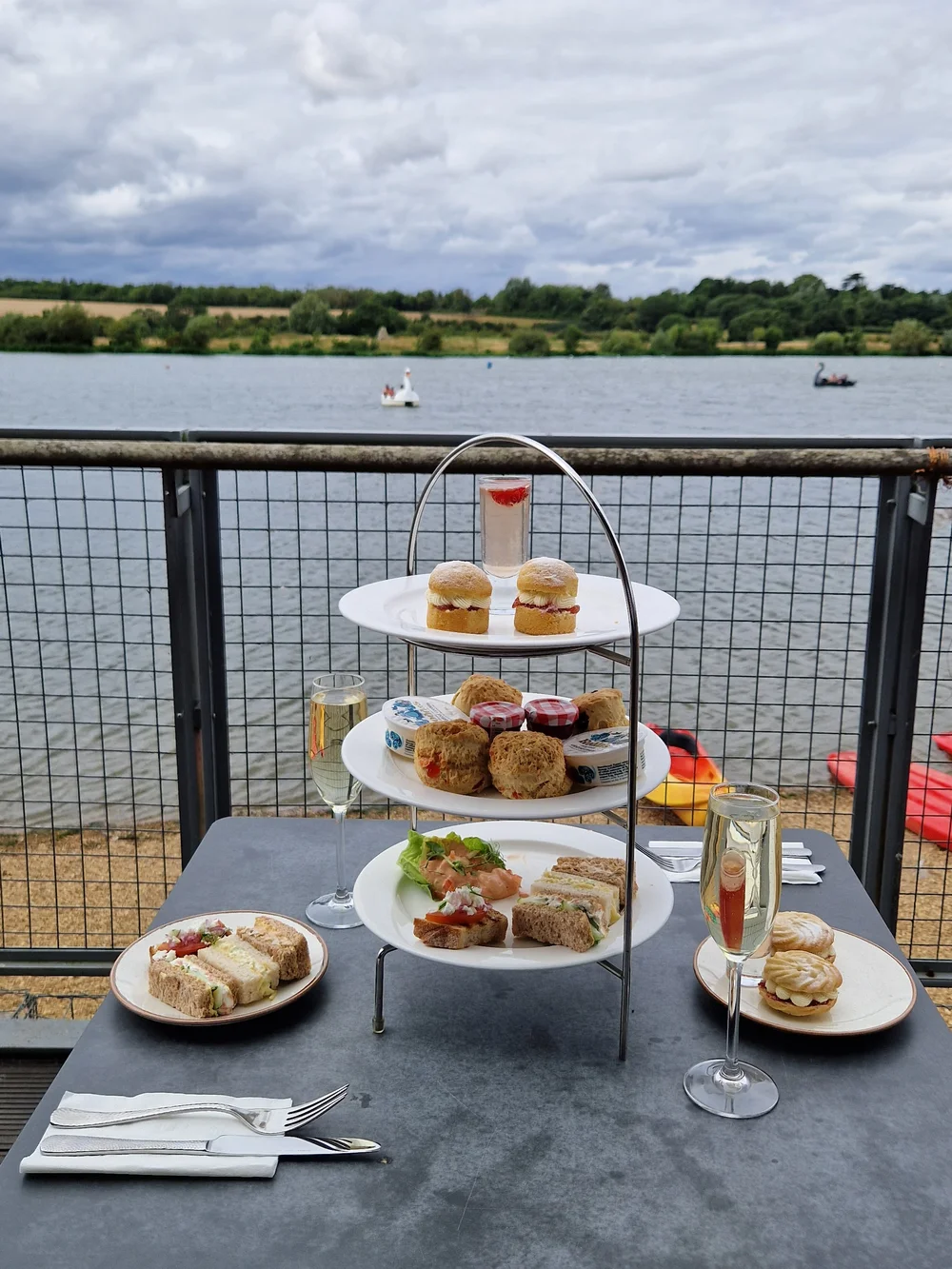 Home - Lakeside Kitchen & Bar