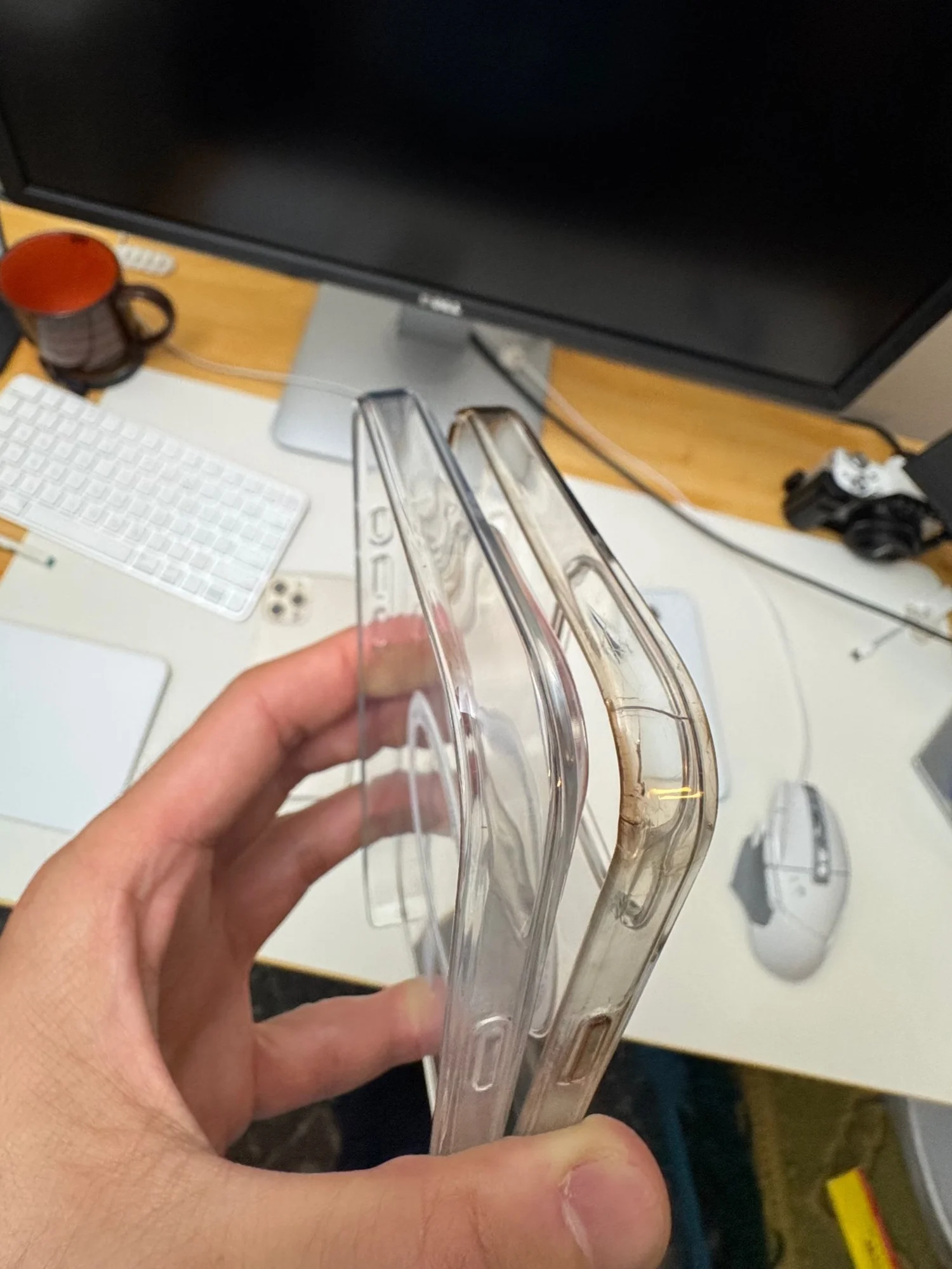 Does Apple’s clear case with MagSafe turn yellow over time? — Fahad X