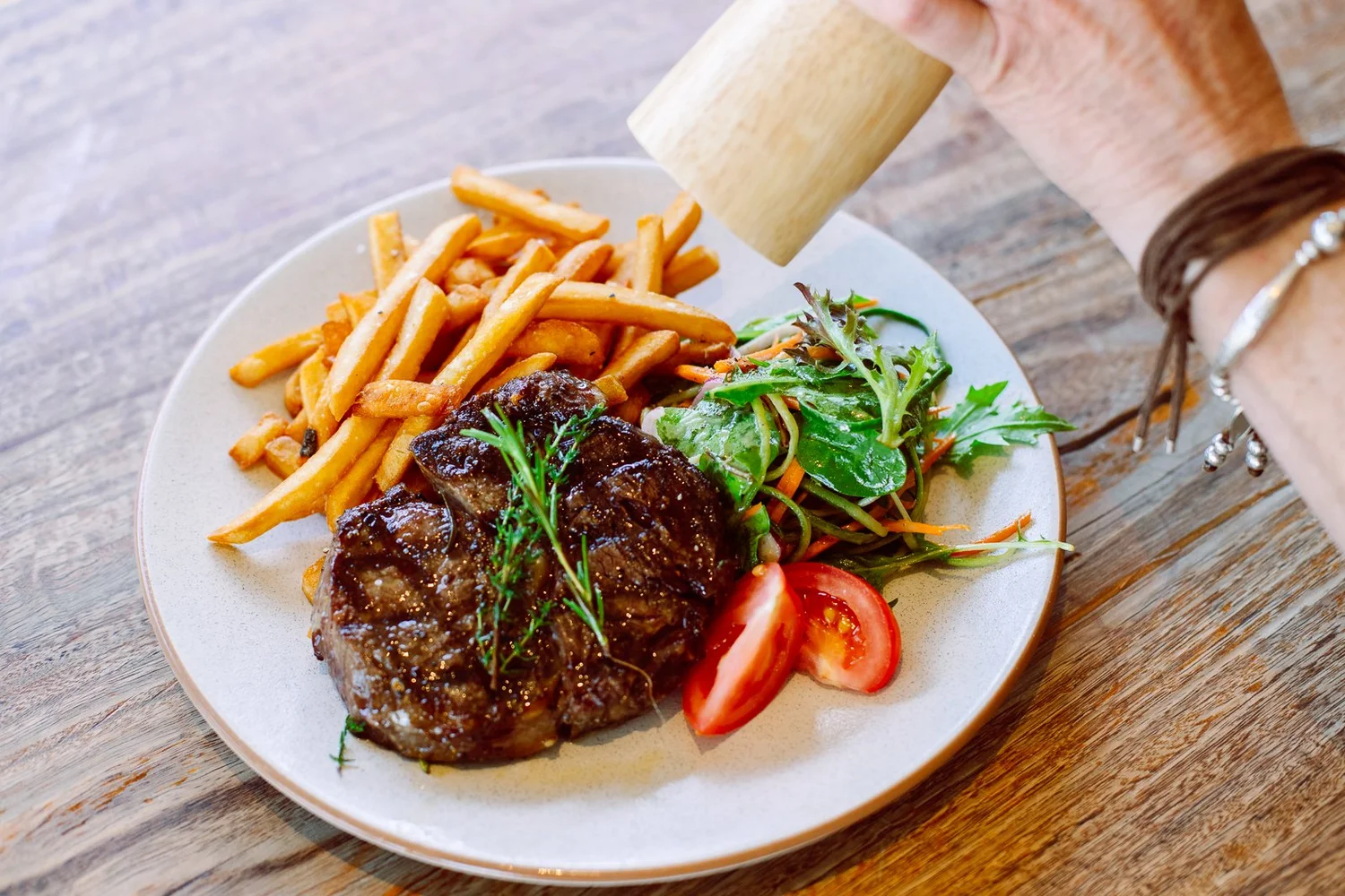 Bistro | Pub Meals | Moama NSW — Border Inn Hotel