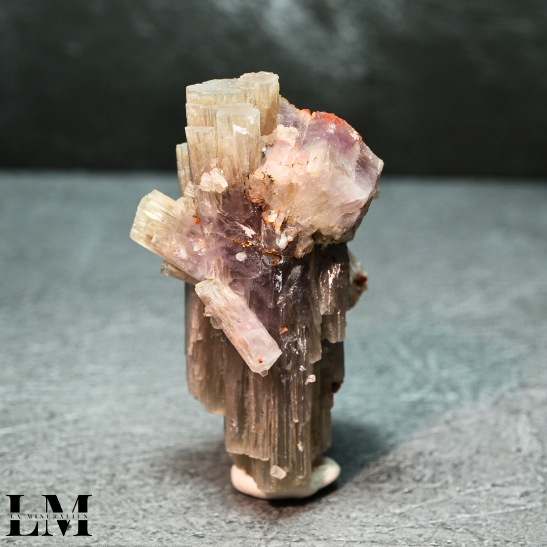 Arfvedsonite Tower ARF-2 — La Mineralien