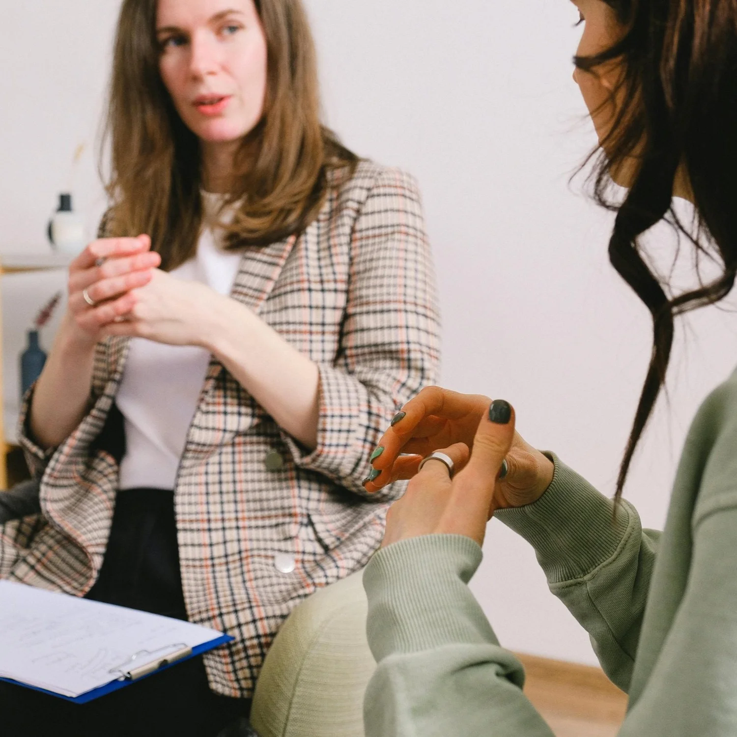 Here's How To Respond To Trauma Dumping And When It's Okay