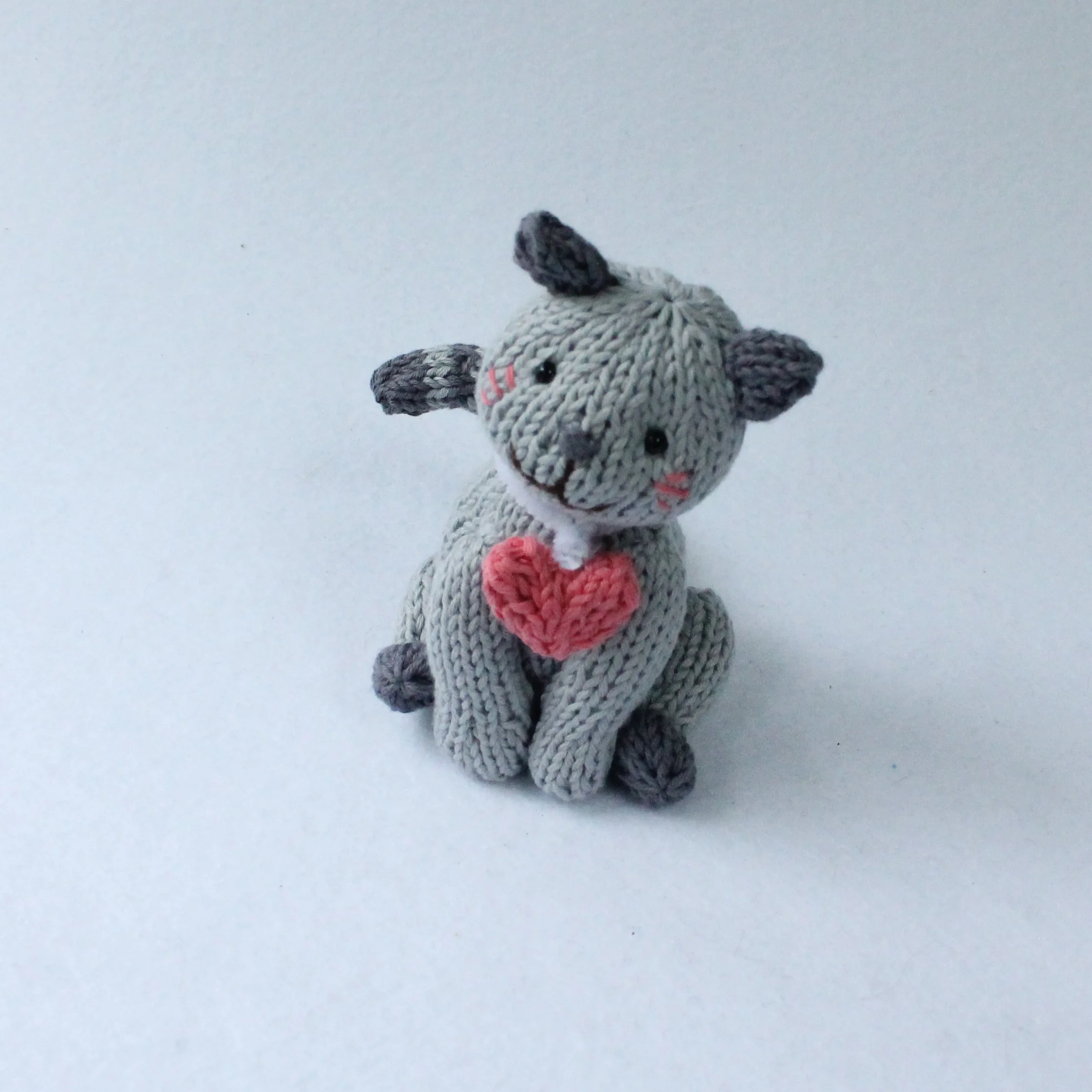 Little London, Knitted London Bus, Taxi, and King's Guard Knitting ...