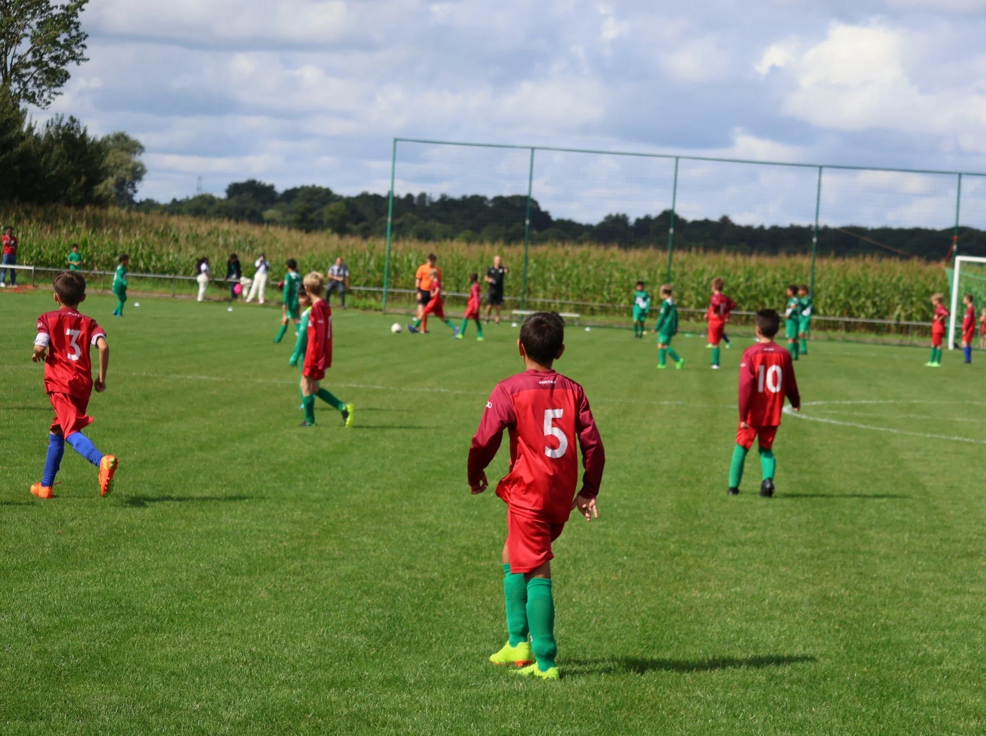 K.F.C. Eeklo - Jouw weg naar topvoetbal.