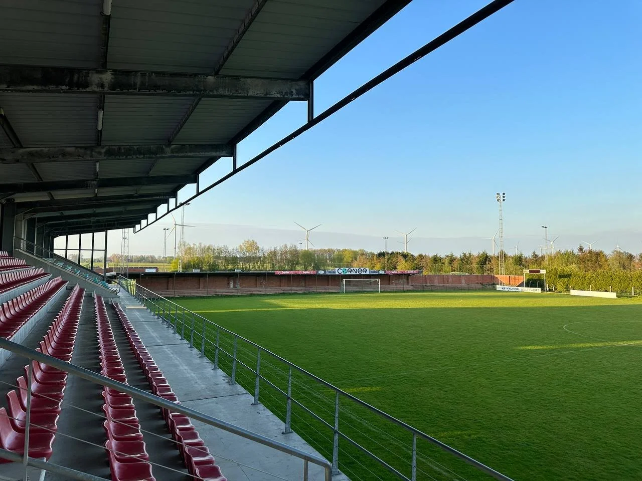 K.F.C. Eeklo - Jouw weg naar topvoetbal.