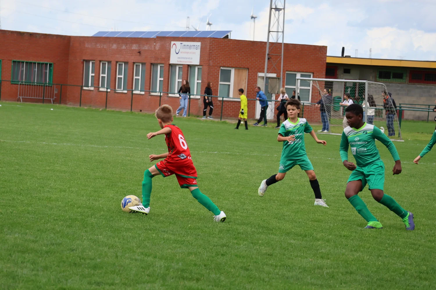 K.F.C. Eeklo - Jouw weg naar topvoetbal.