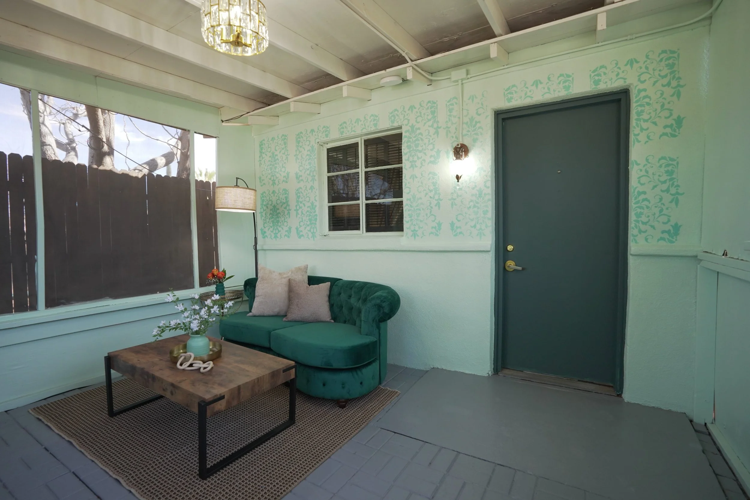 Photos — The Larian Motel