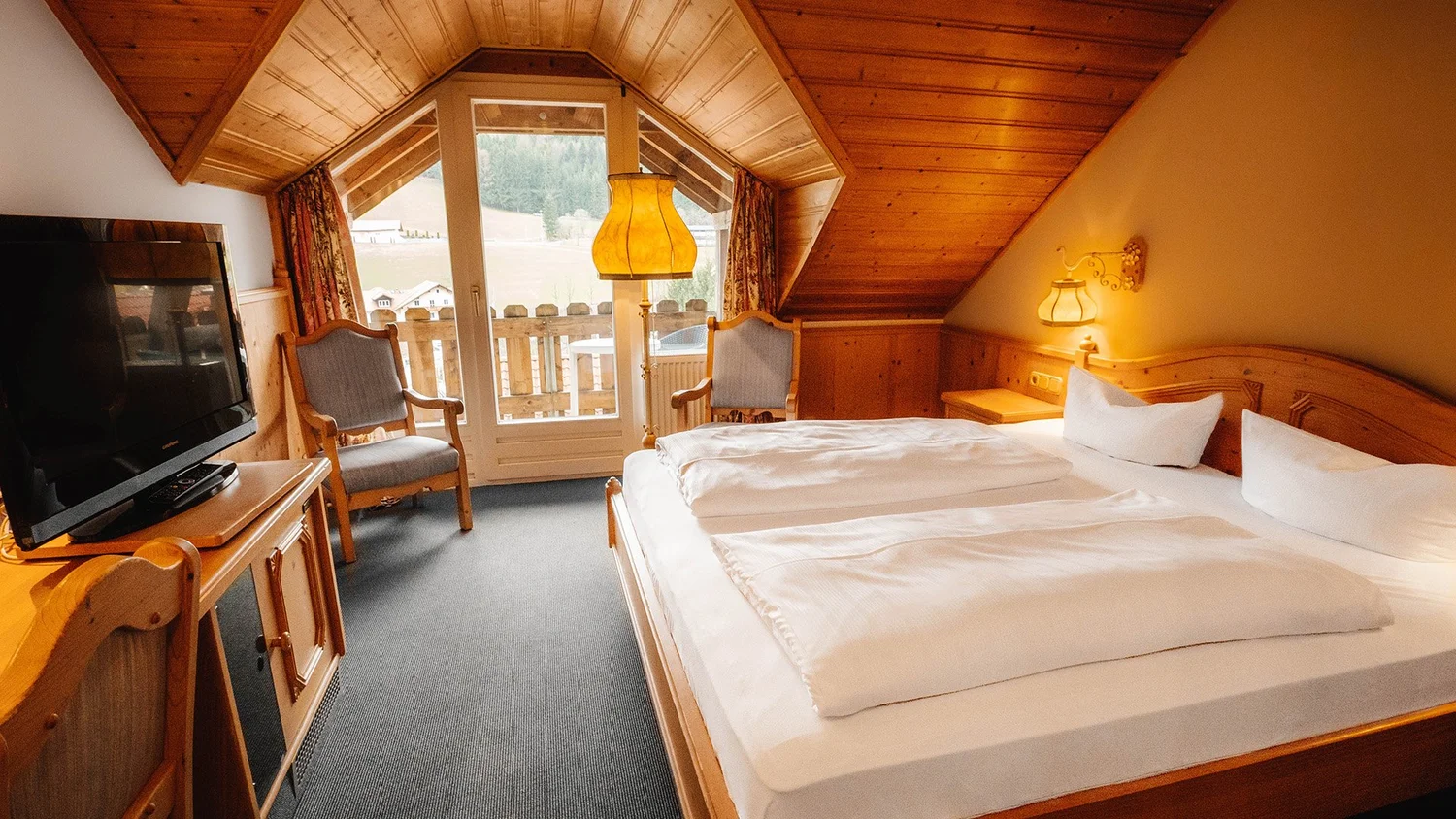 Burghotel-Balkon-Doppelzimmer-Standard — Donna Hotels & Resorts