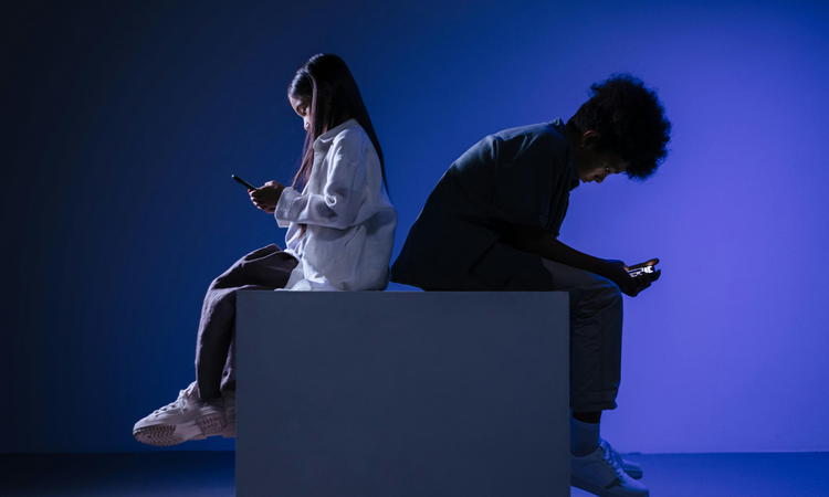 7 Strategies to Break Smartphone Addiction | Values First Therapy ...