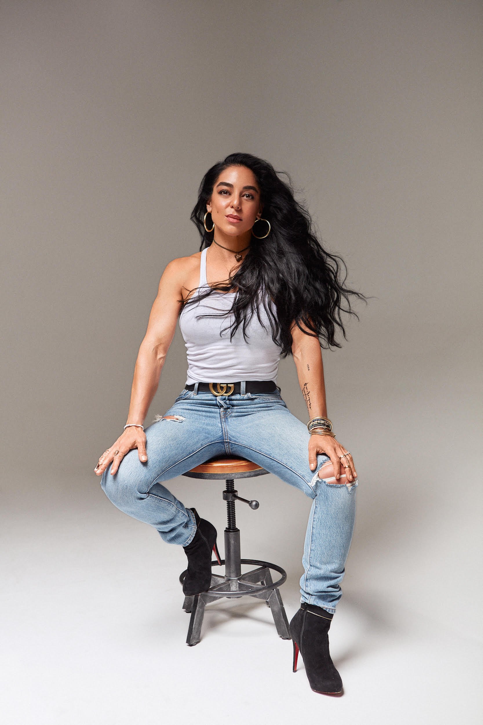 Roxanne Saffaie | Self-Mastery Writer. Podcaster. Creatrix.