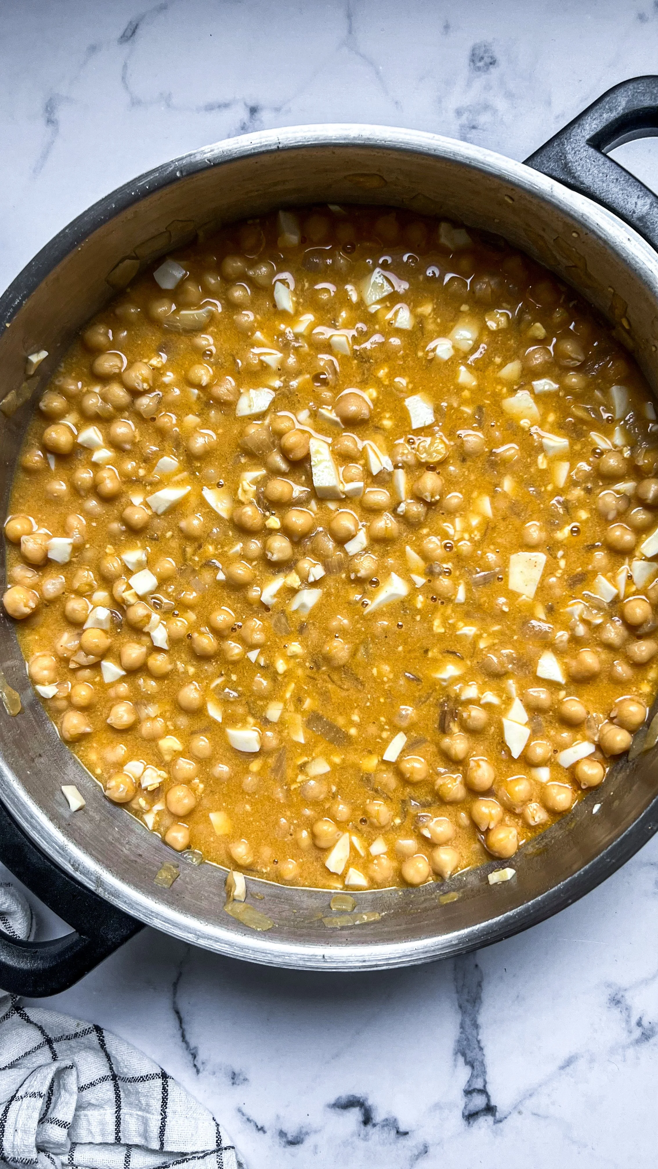 Garbanzos en salsa fácil — Saboreanda