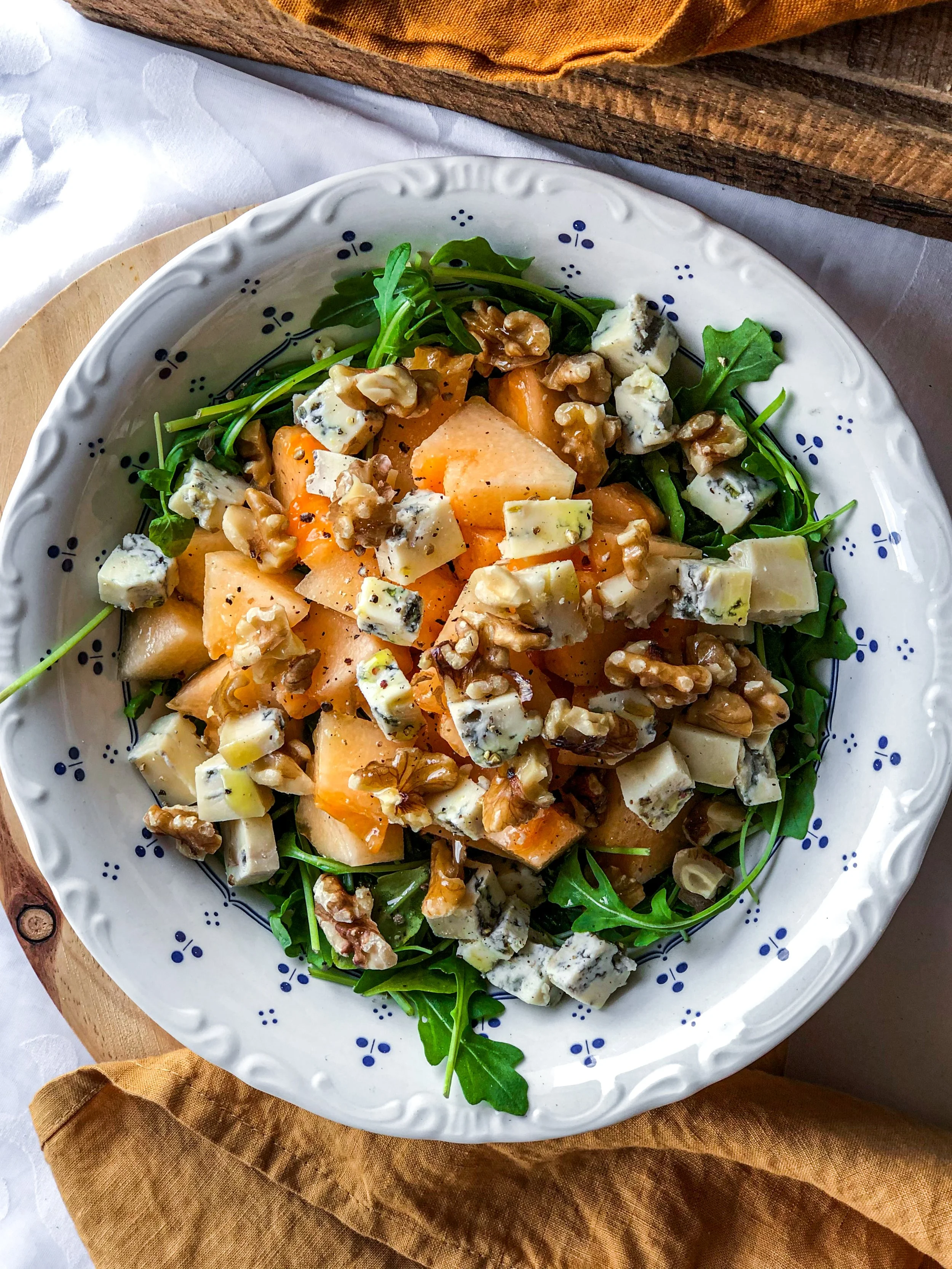 Ensalada de melón con gorgonzola y nueces — Saboreanda