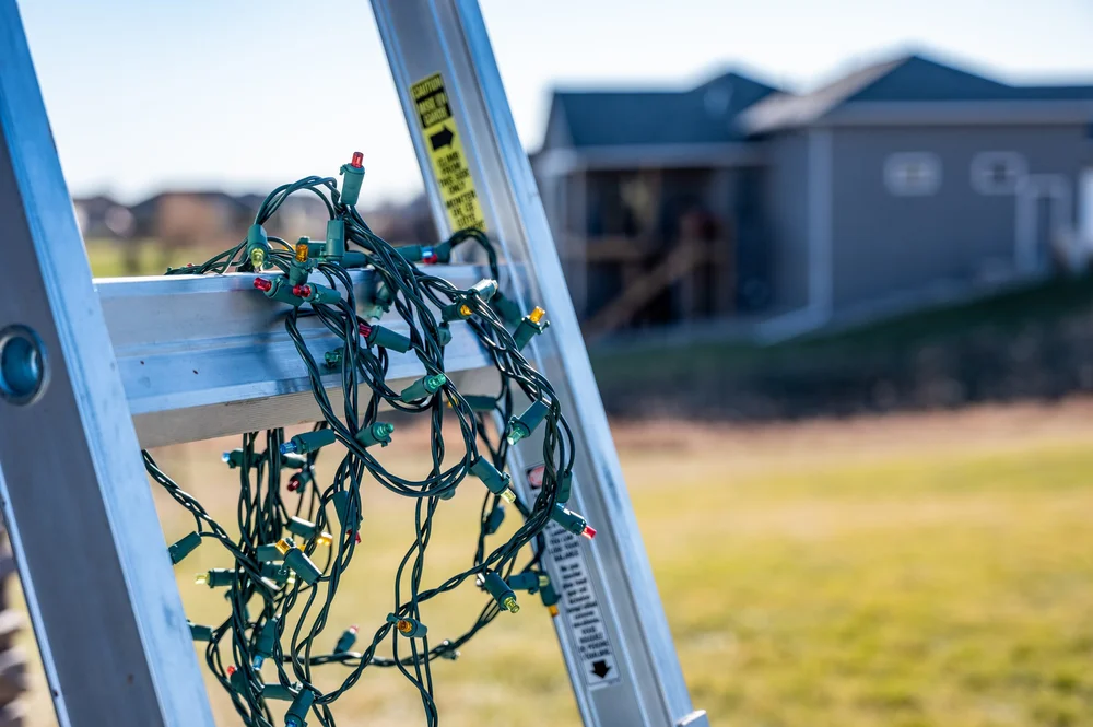 Glow Up: 6 Steps to Stay Safe Putting Up Holiday Lights — Homeonomics