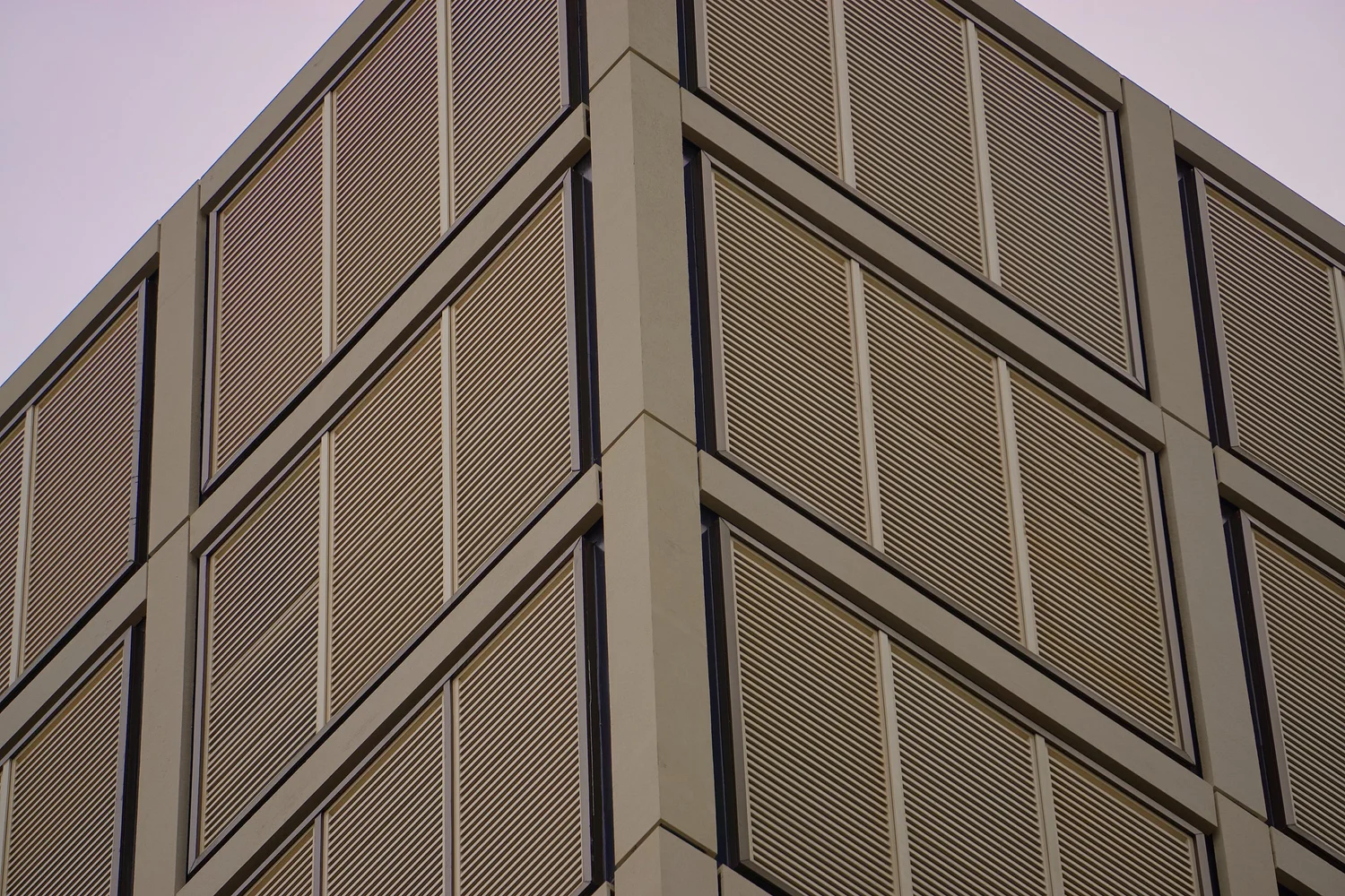 Aluminum Louvers: Types, Details, and Applications | Aire Renaissance