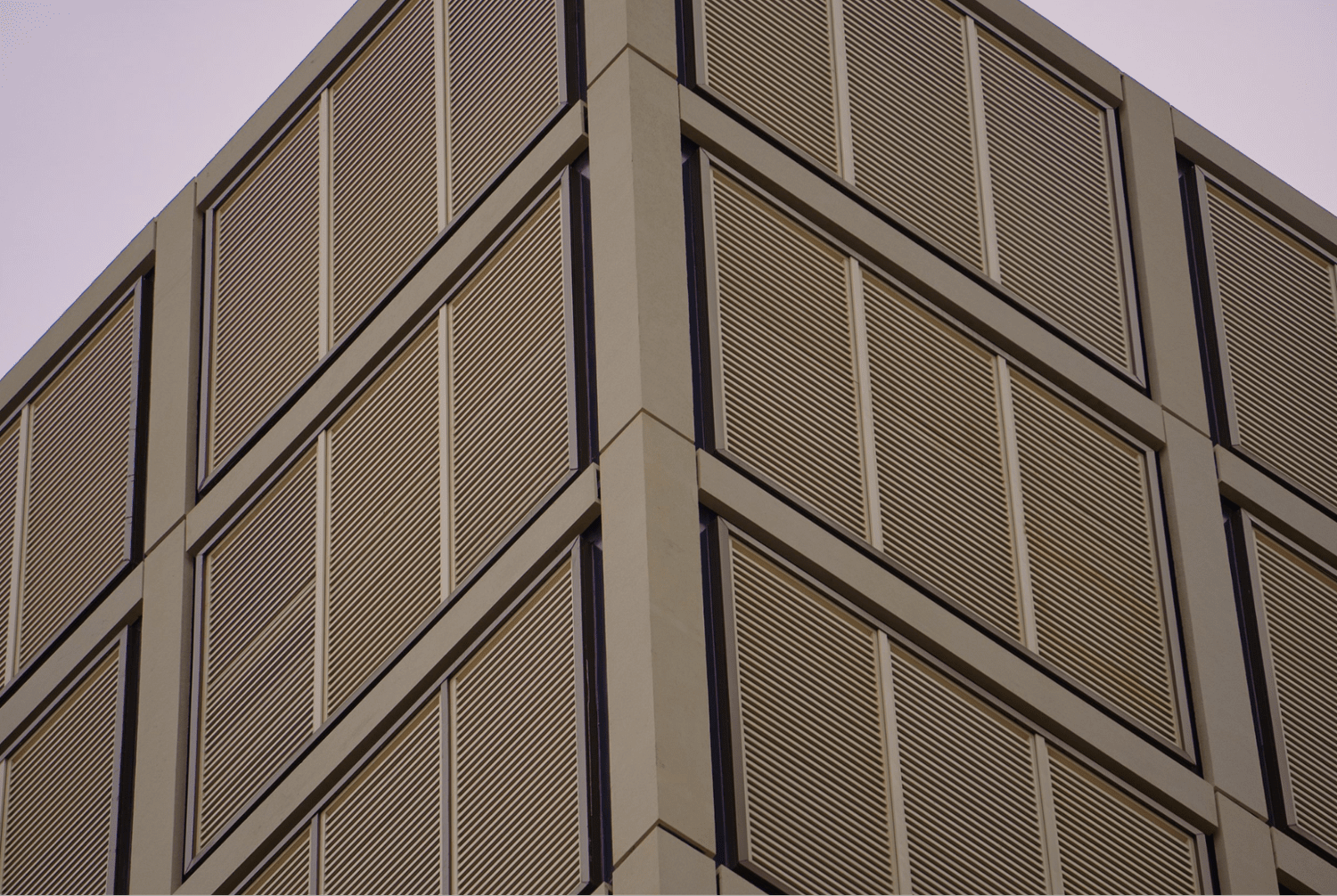 Ruskin Louvers: Pros & Cons and Other Alternatives | Aire Renaissance