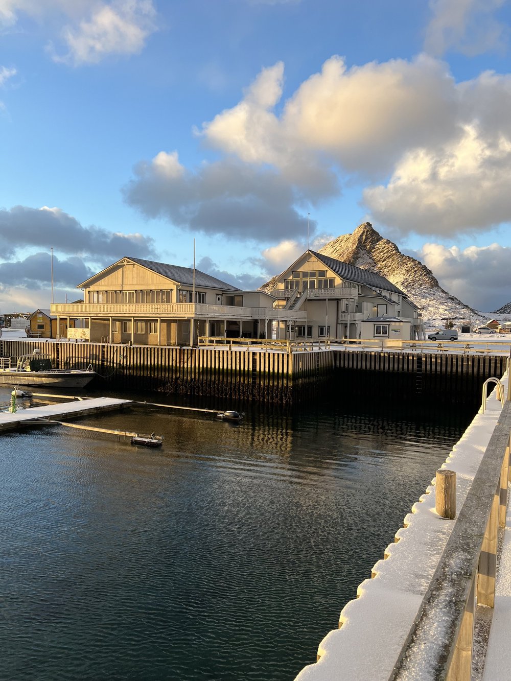 HOTEL — Lofoten Værøy Bryggehotell Har stängt denna hemsida / this ...