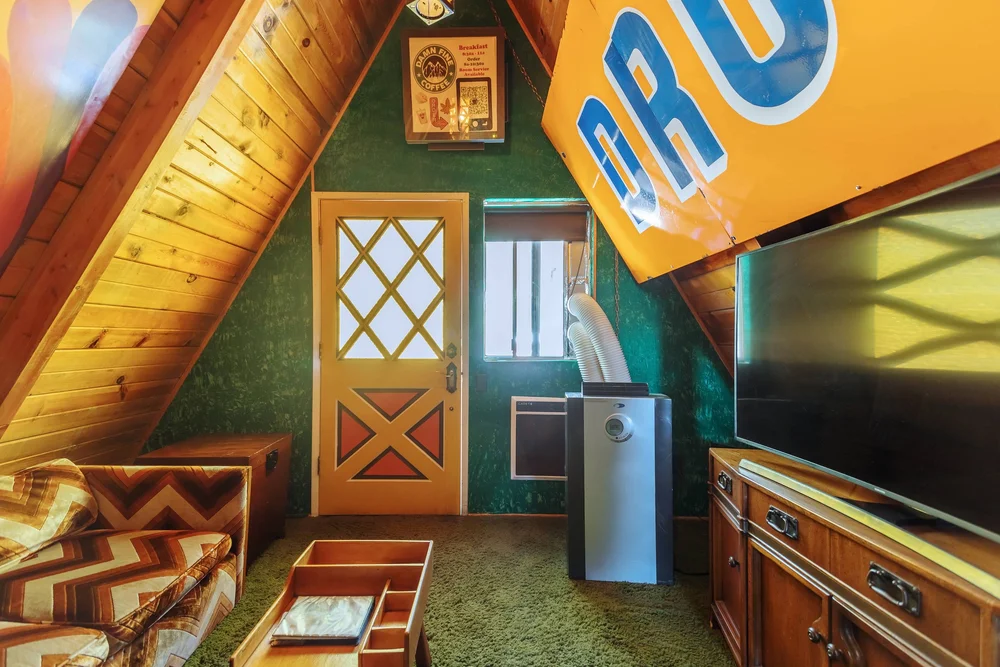 Book the 420 Room — Hicksville Pines