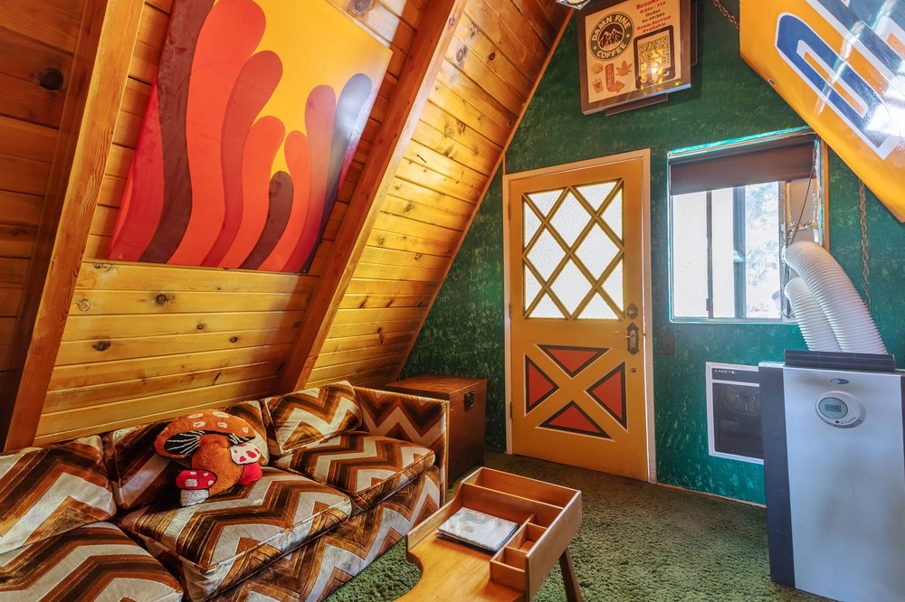 Book the 420 Room — Hicksville Pines