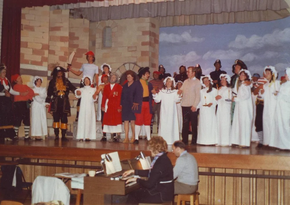 1975 - The Pirates of Penzance — Queanbeyan Players