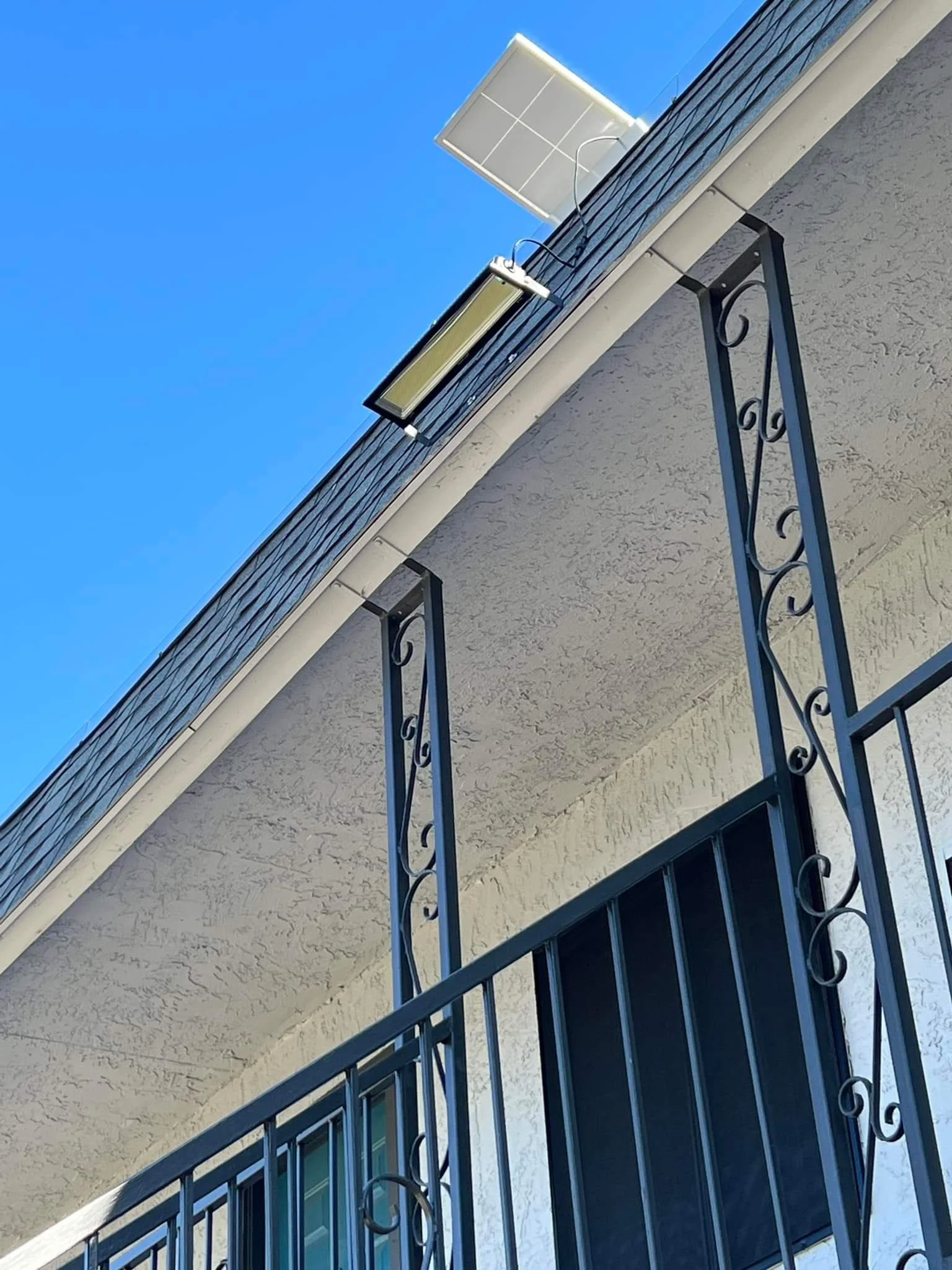 Unplugged Lighting Solutions