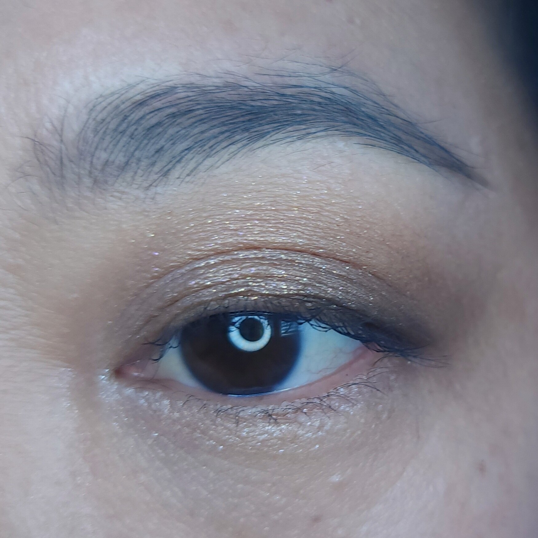 Bronze Shimmer Eyeshadow Look: The Latte Makeup Trend on TikTok ... Bronze Shimmer Eyeshadow Look: The Latte Makeup Trend on TikTok ...