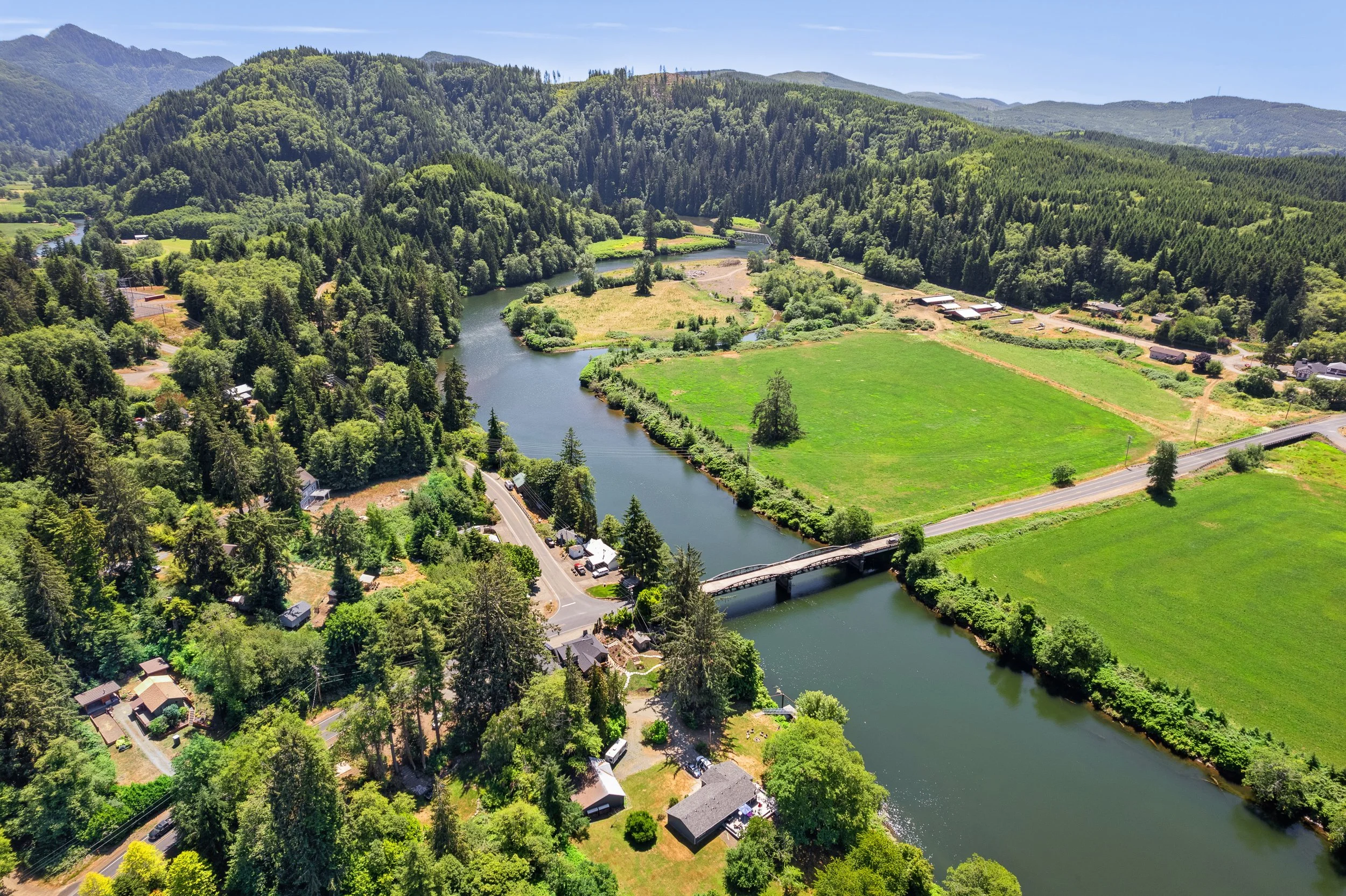 Information about the Nehalem River, a river in Oregon that runs to the ...