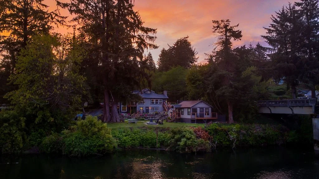 About the Nehalem River Inn hotel — Nehalem River Inn