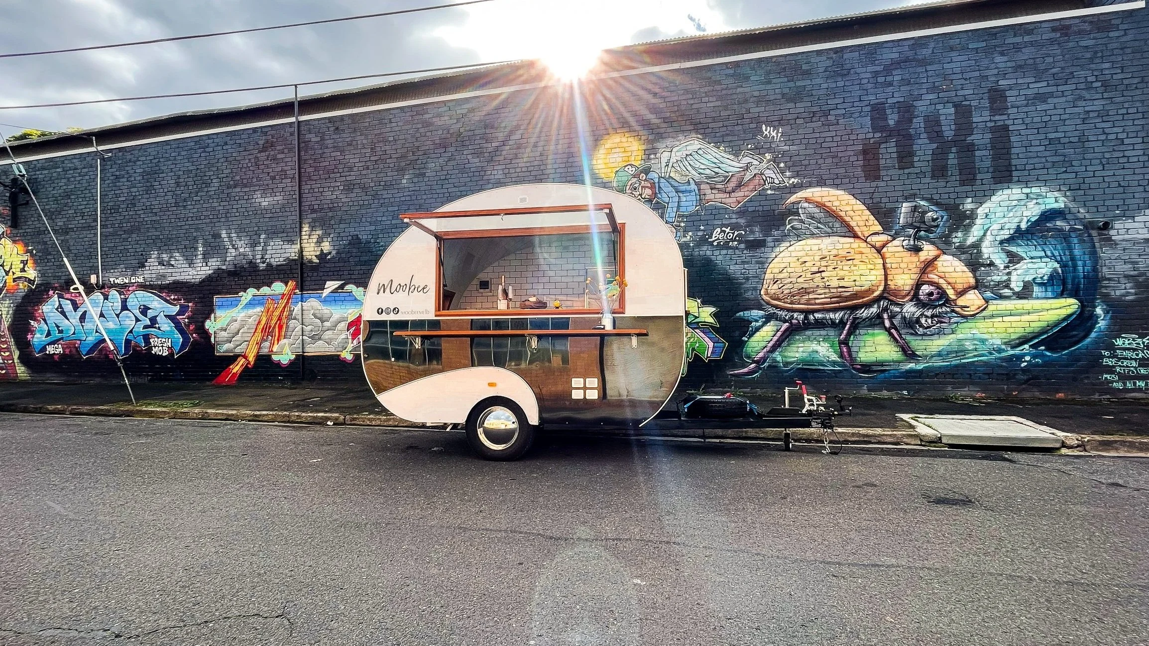 Moo Bee | Cheese & Wine Event Caravan