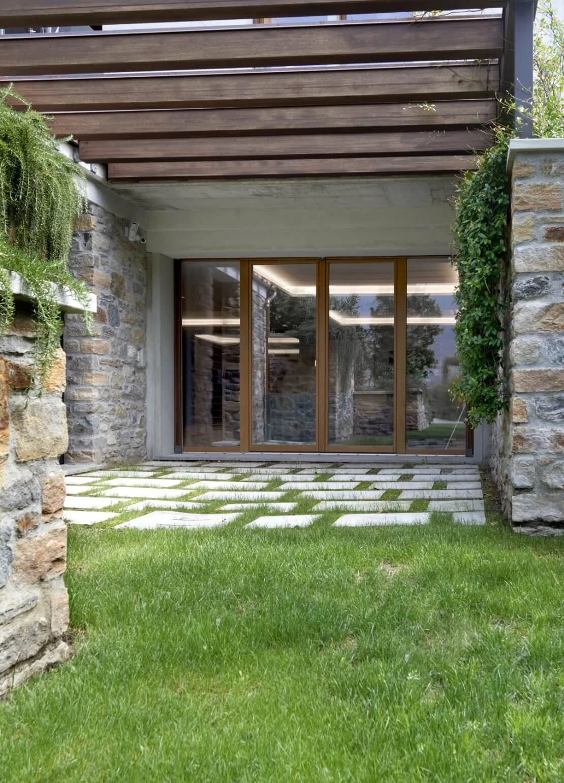 TITONI Windows | Exclusive Bronze and Steel Doors and Windows.