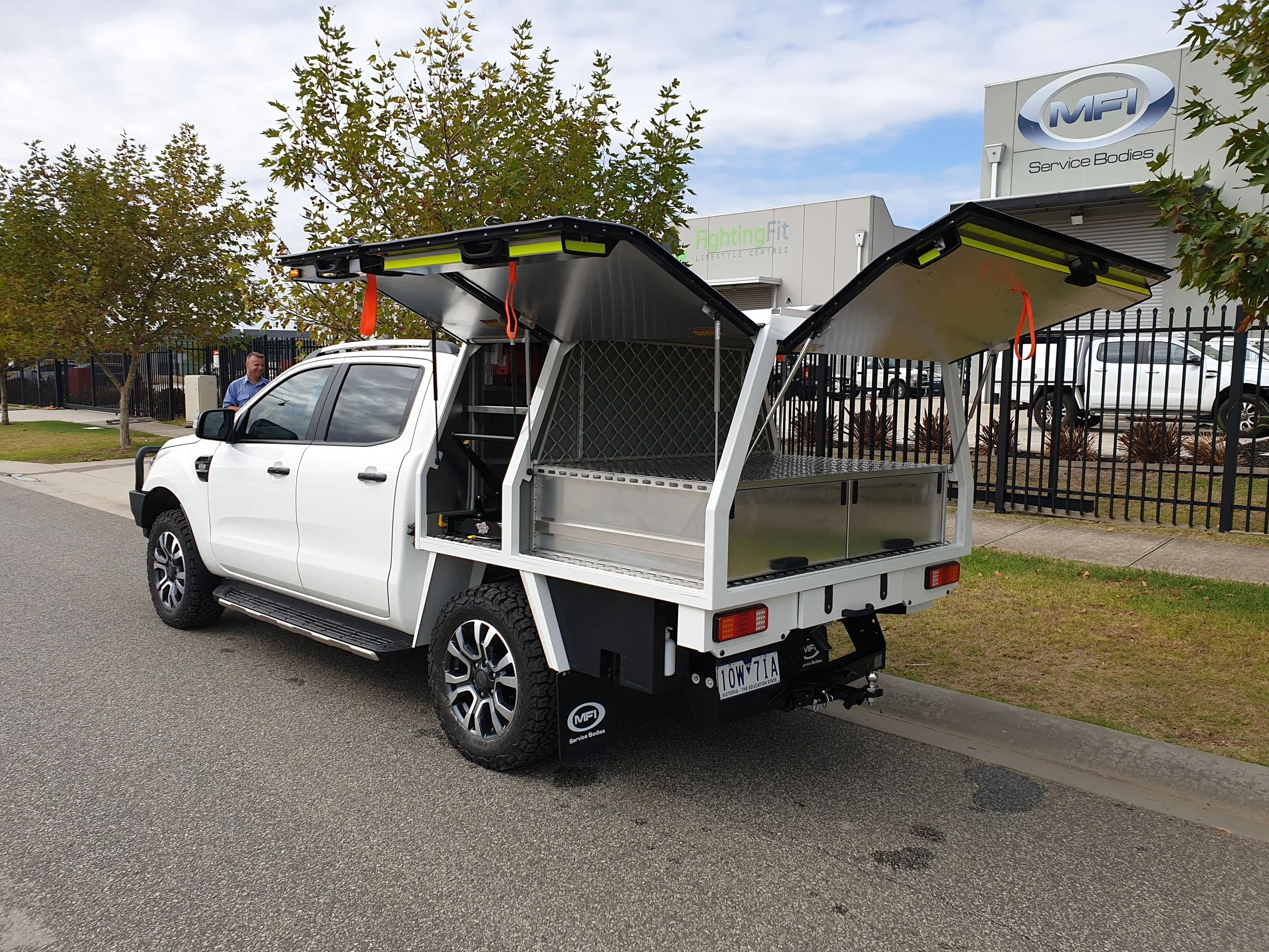 Lift-On Canopy Advantages for Your Ute | MFI Automotive