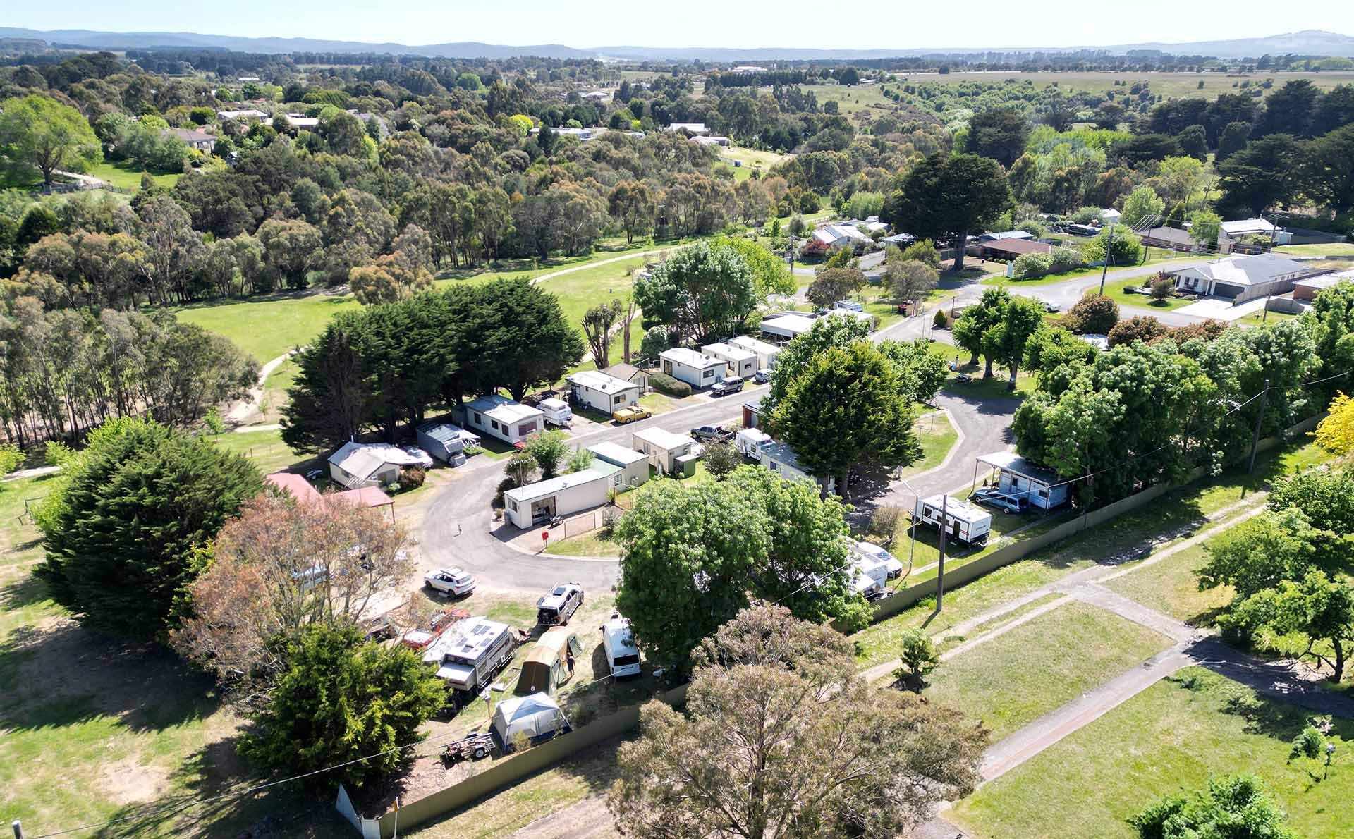 Ballan Caravan Park: Powered and unpowered sites and cabins