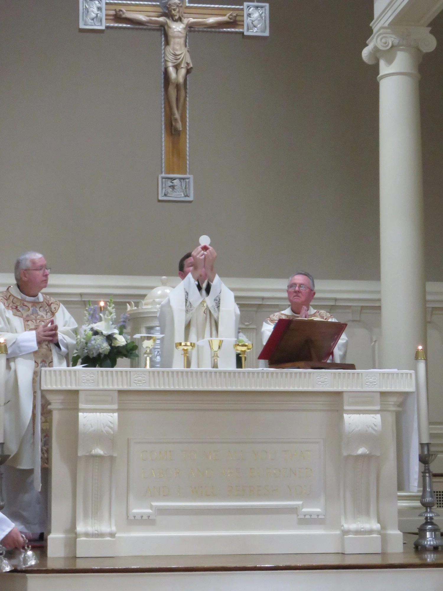 Holy Eucharist — Church of the Holy Name