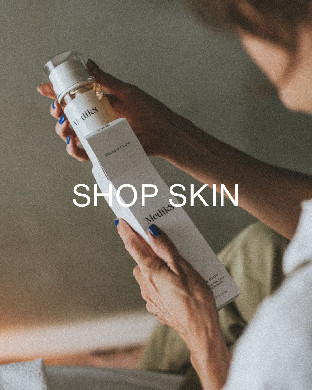 Pause by Kelly Hooper