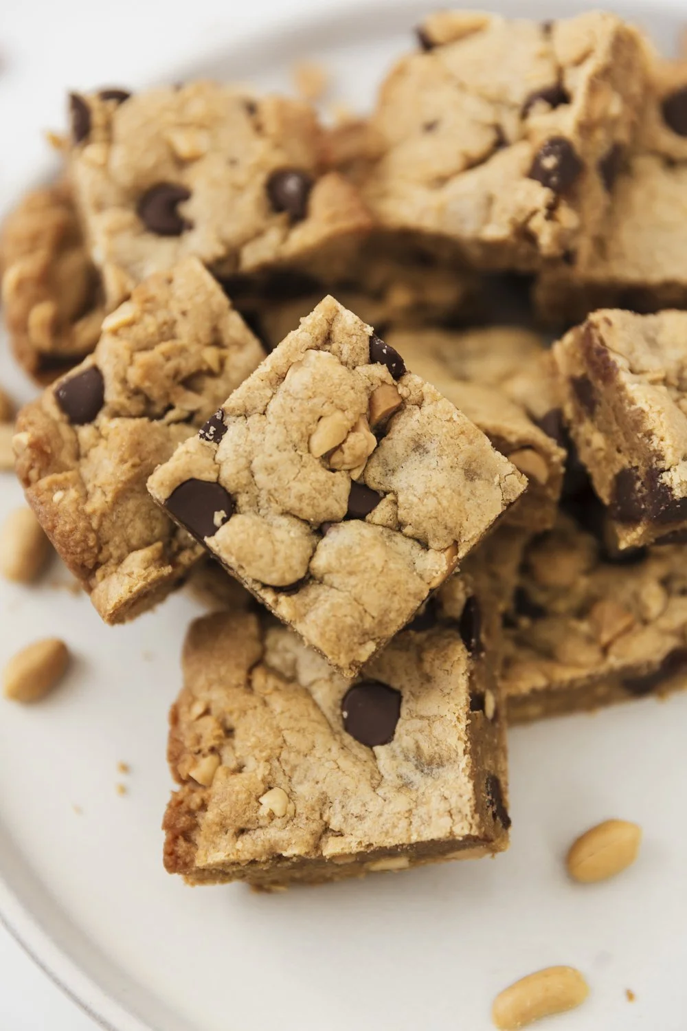 Peanut Butter Chocolate Chip Cookie Bars — The Mod Daisy