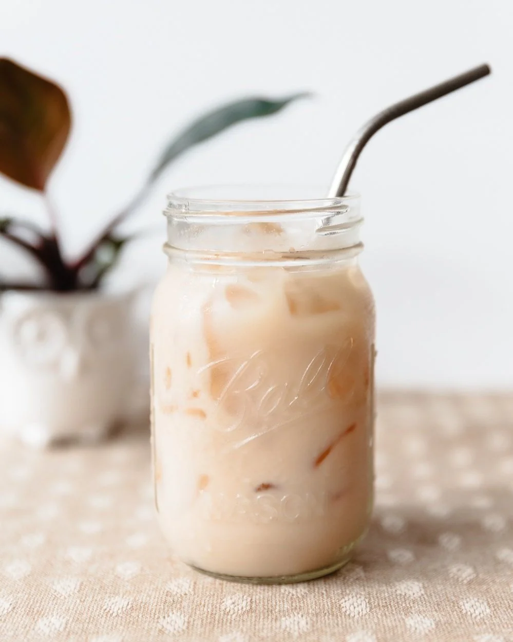 Shaken Vanilla Iced Tea Latte — THE MOD DAISY