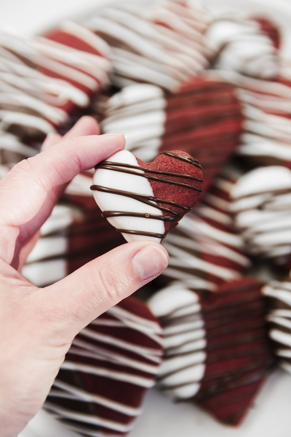 Red Velvet Shortbread Cookies (Valentine's Day Shortbread Cookies ...