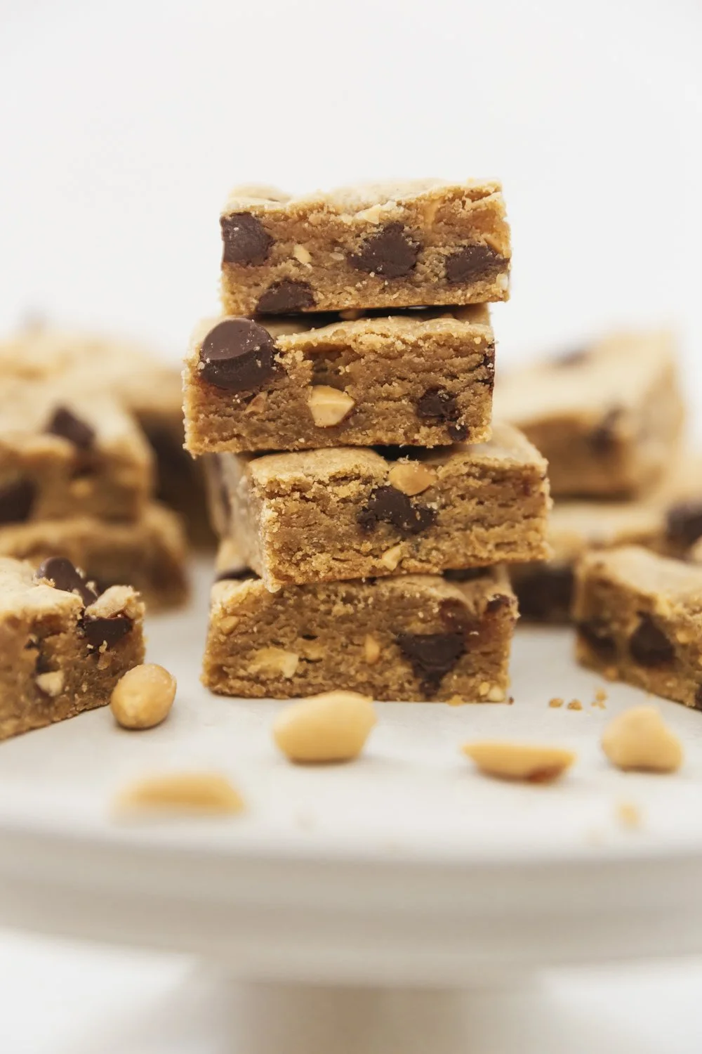 Peanut Butter Chocolate Chip Cookie Bars — The Mod Daisy