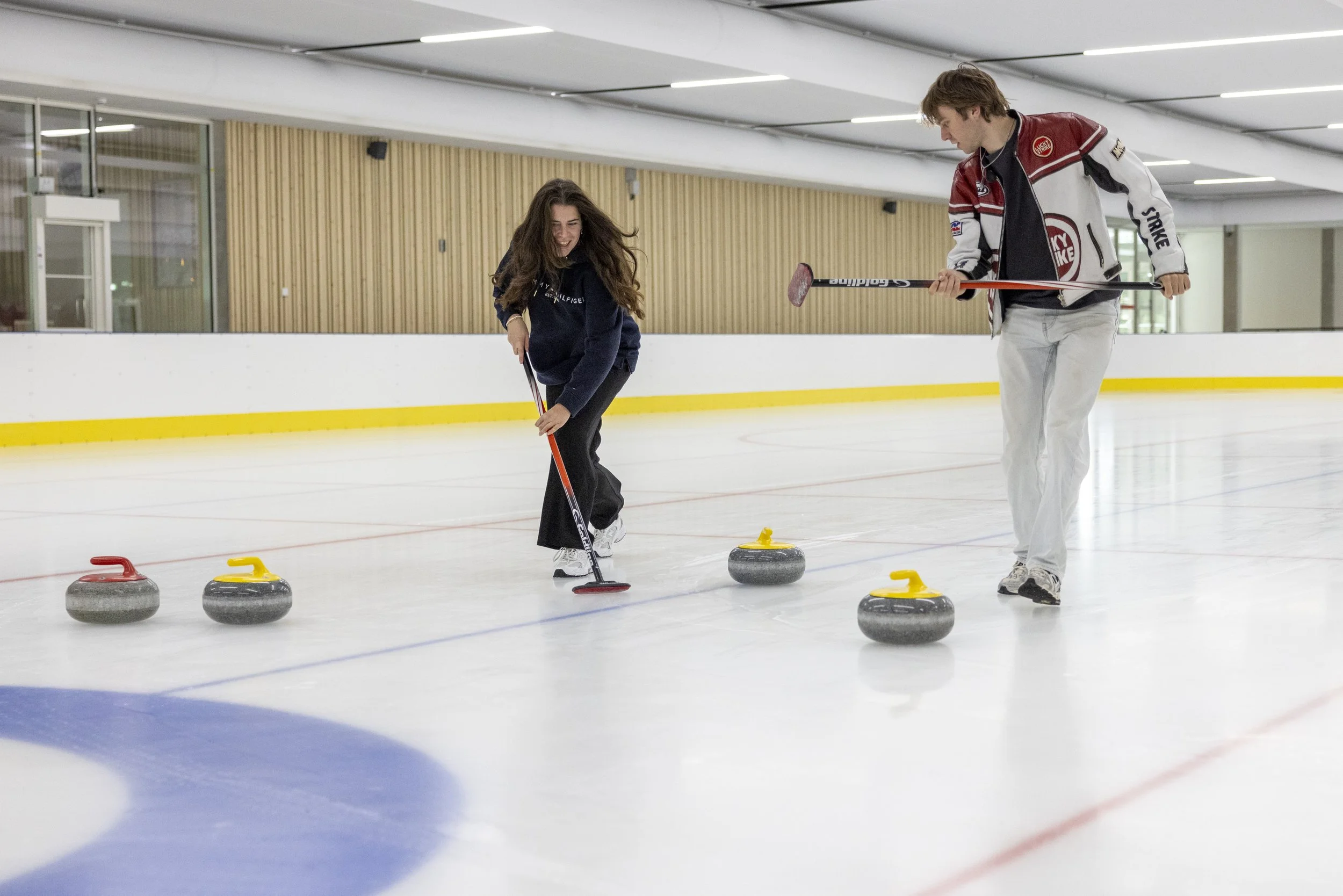 Curling, het coolste uitje! — IJshal De Vliet in Leiden