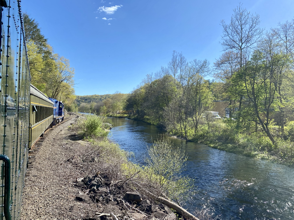 Naugatuck River Scenic Train — Railroad Museum of New England
