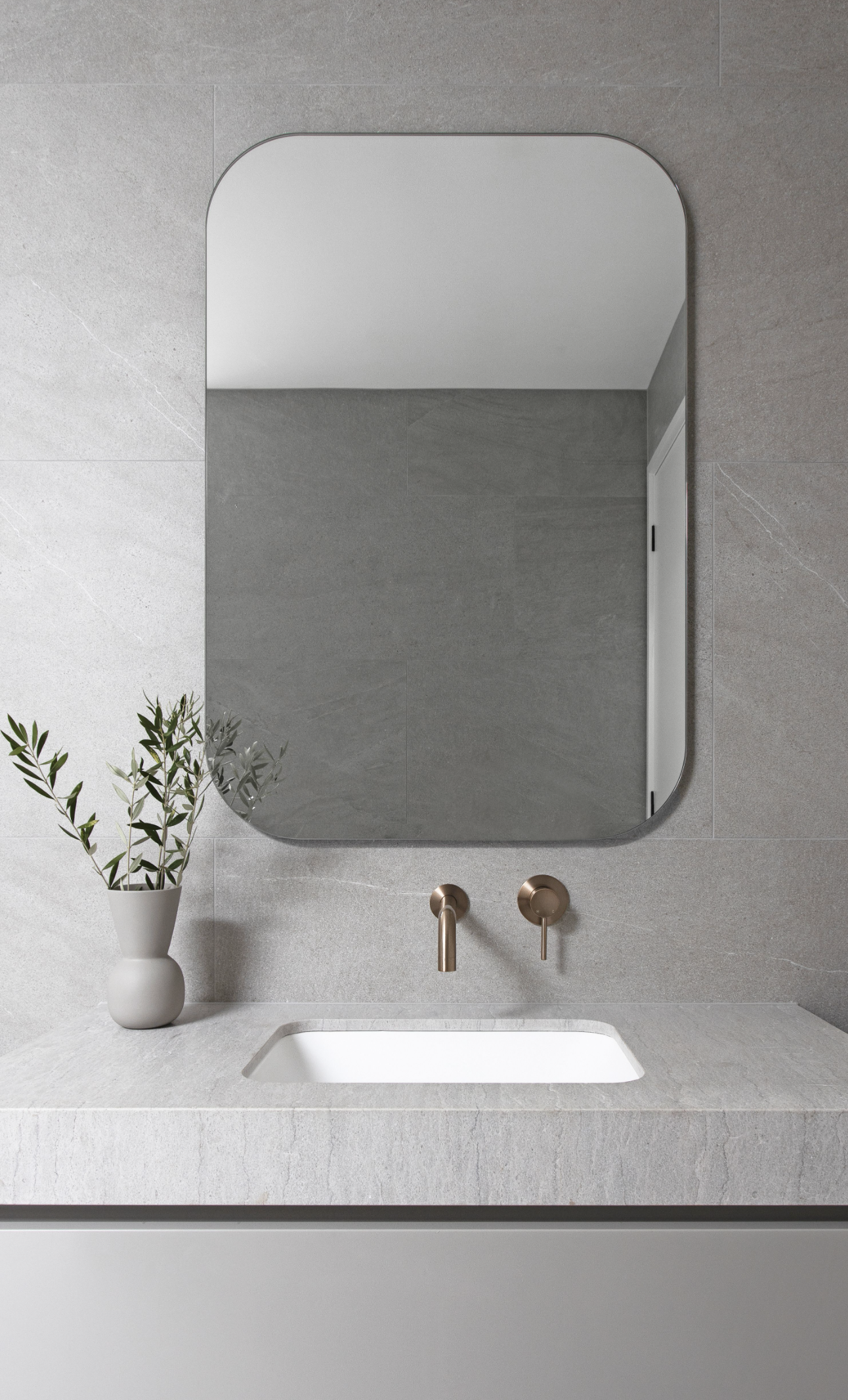 What are Solid Surface Basins and How Do You Care For Them? | Zephyr ...