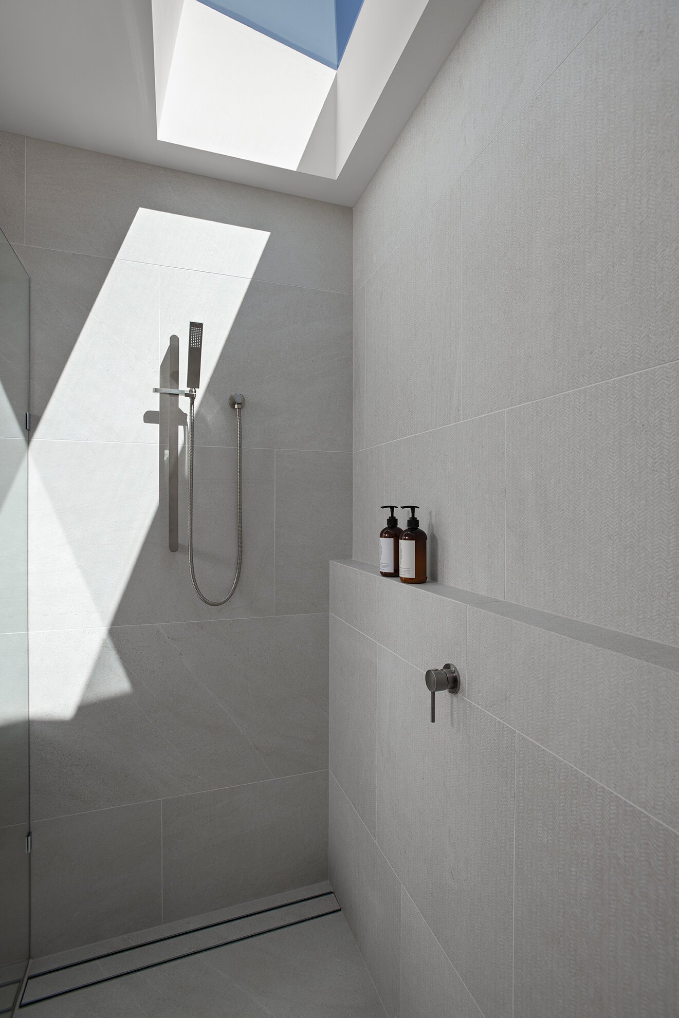 Hamptons Bathroom Ensuite | Downloadable Bathroom Layouts with ...
