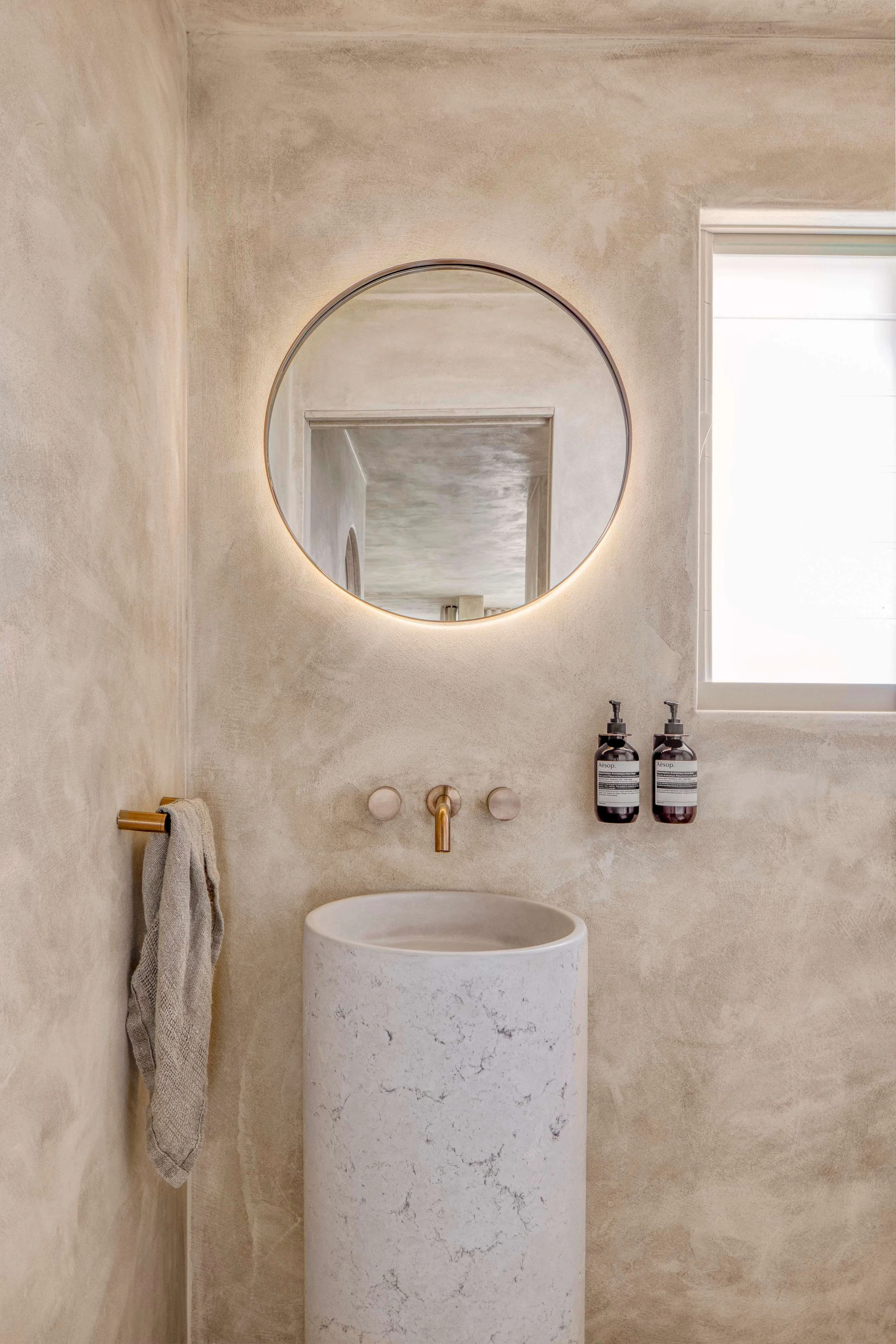 Venetian Plaster VS Microcement | What To Use Where | Top Tips — Zephyr ...